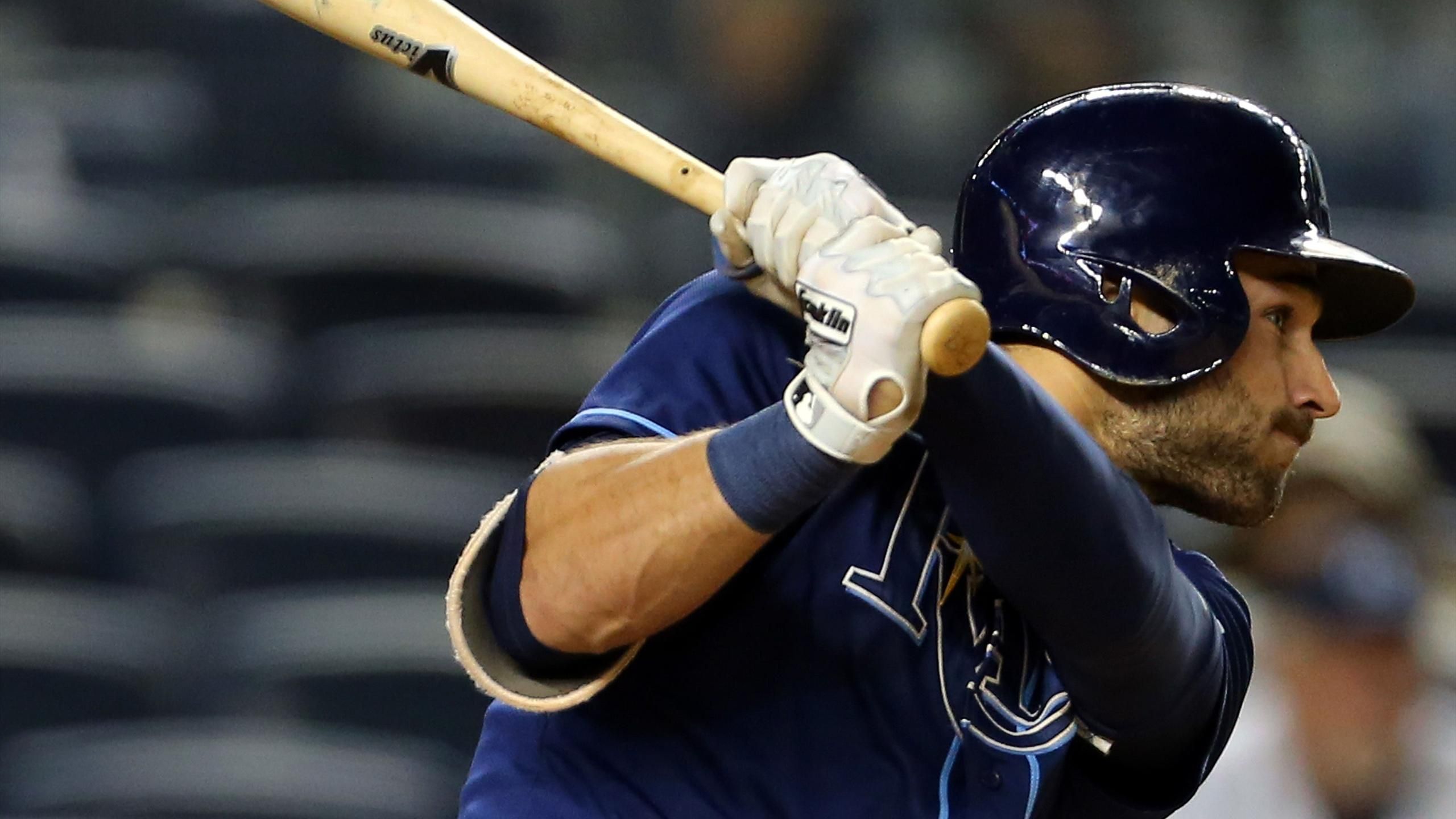 Baseball star blown over by a pigeon - TNT Sports