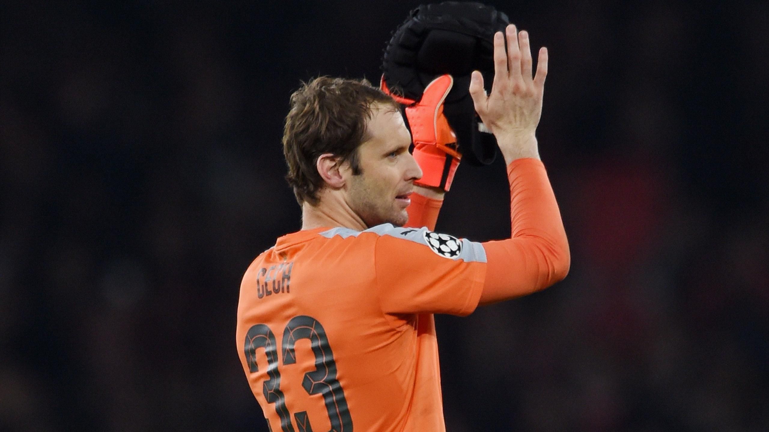 Arsenal's Petr Cech desperate to ditch his helmet - "but doctors won't ...