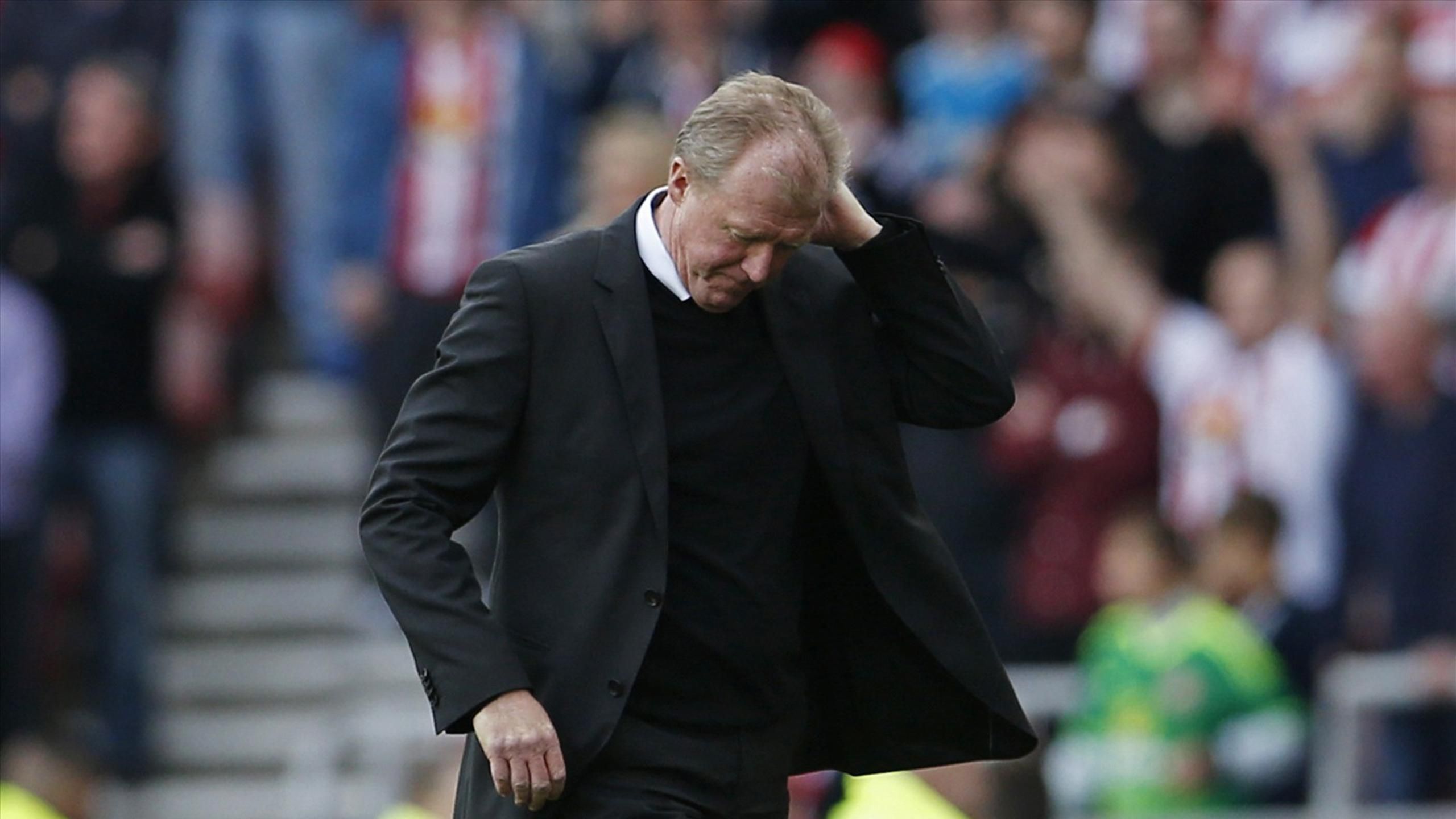 Steve McClaren 'angry and disappointed' at referee Robert Madley's ...