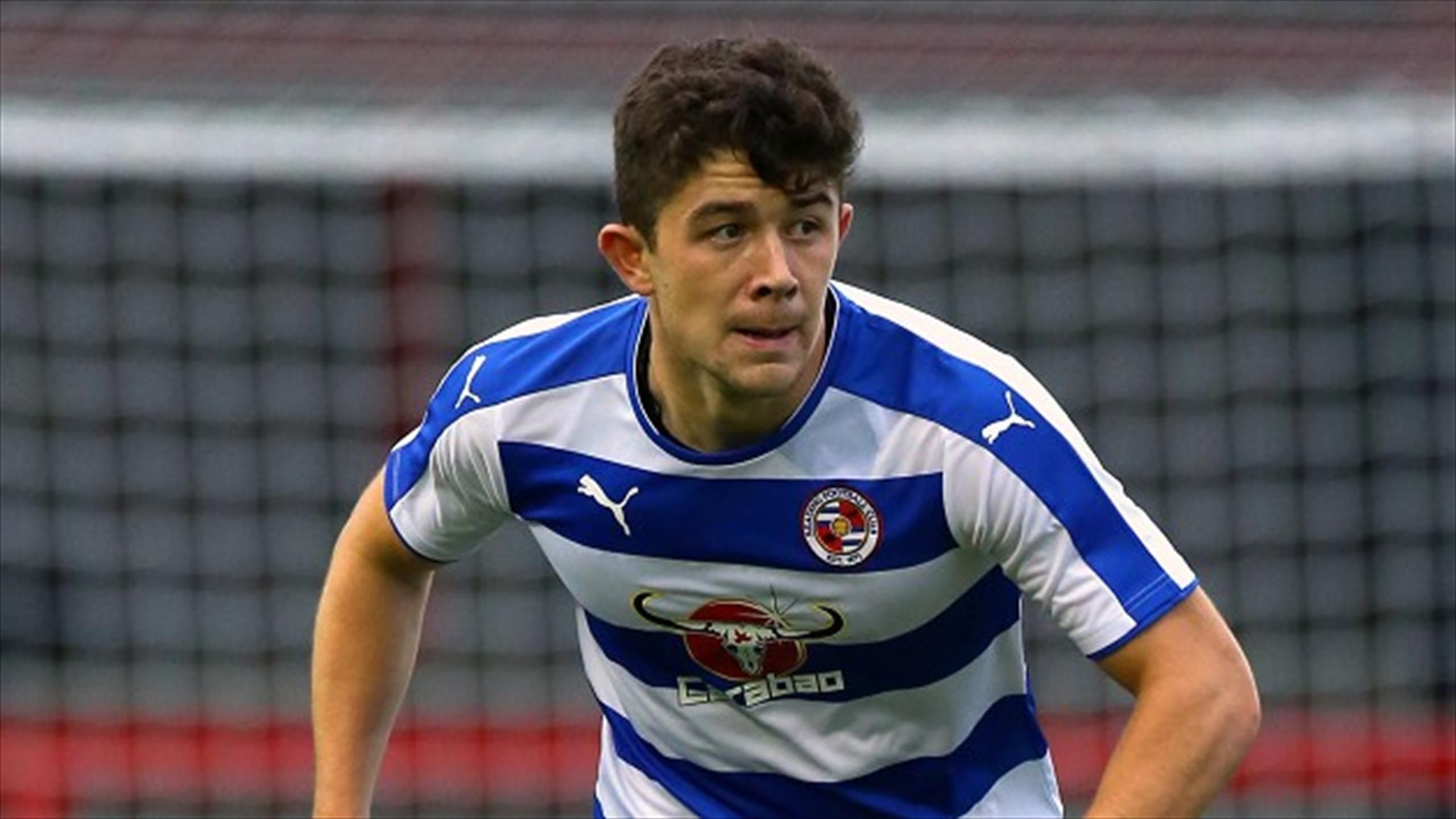 Sean Long returns to Reading from Luton - TNT Sports