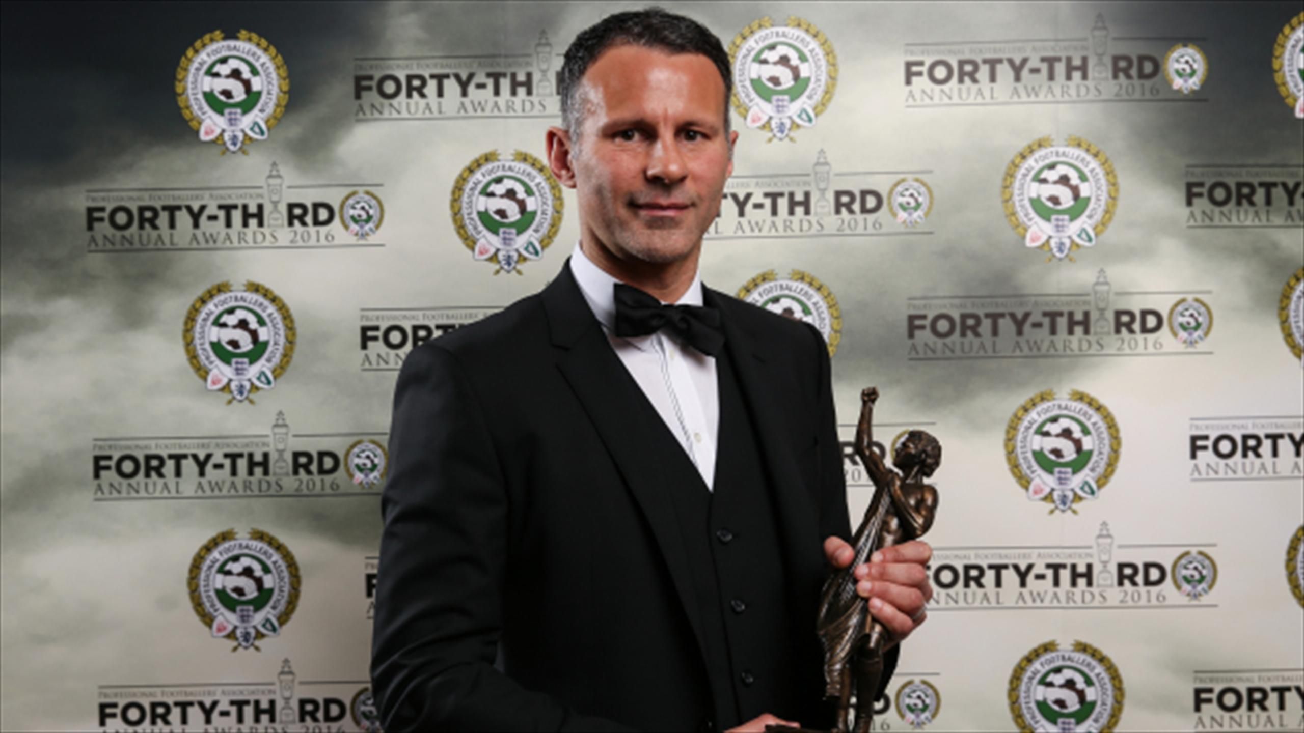Ryan Giggs wins PFA Merit award - TNT Sports