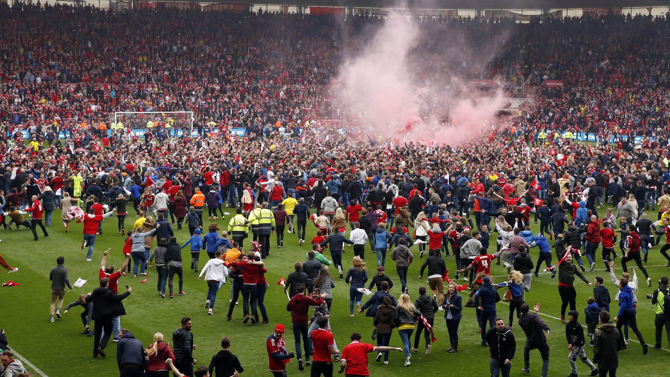 Football League fans break half-a-million season ticket tally for first ...