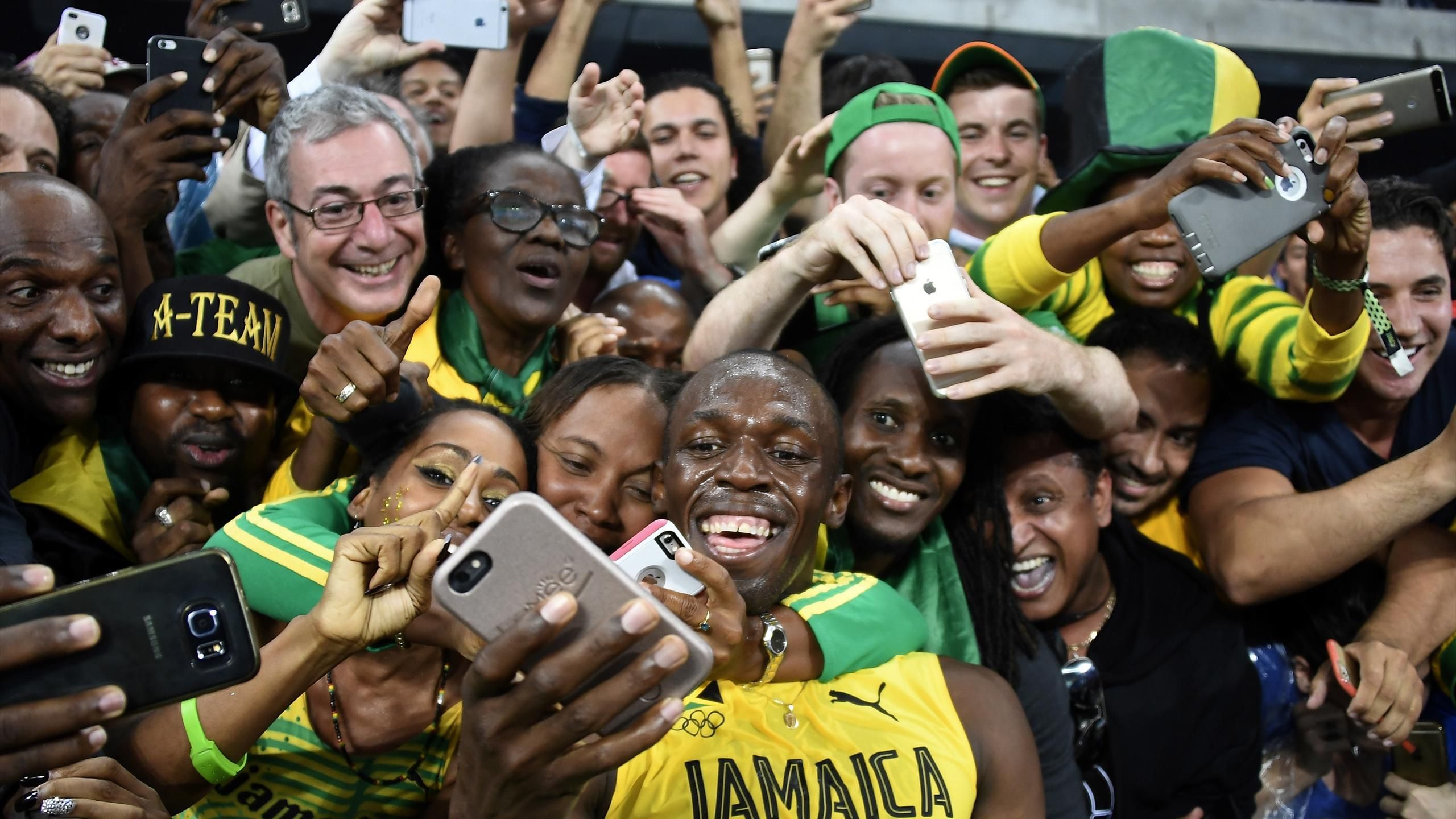 How fast does Usain Bolt run in mph/km per hour? Is he the fastest ...