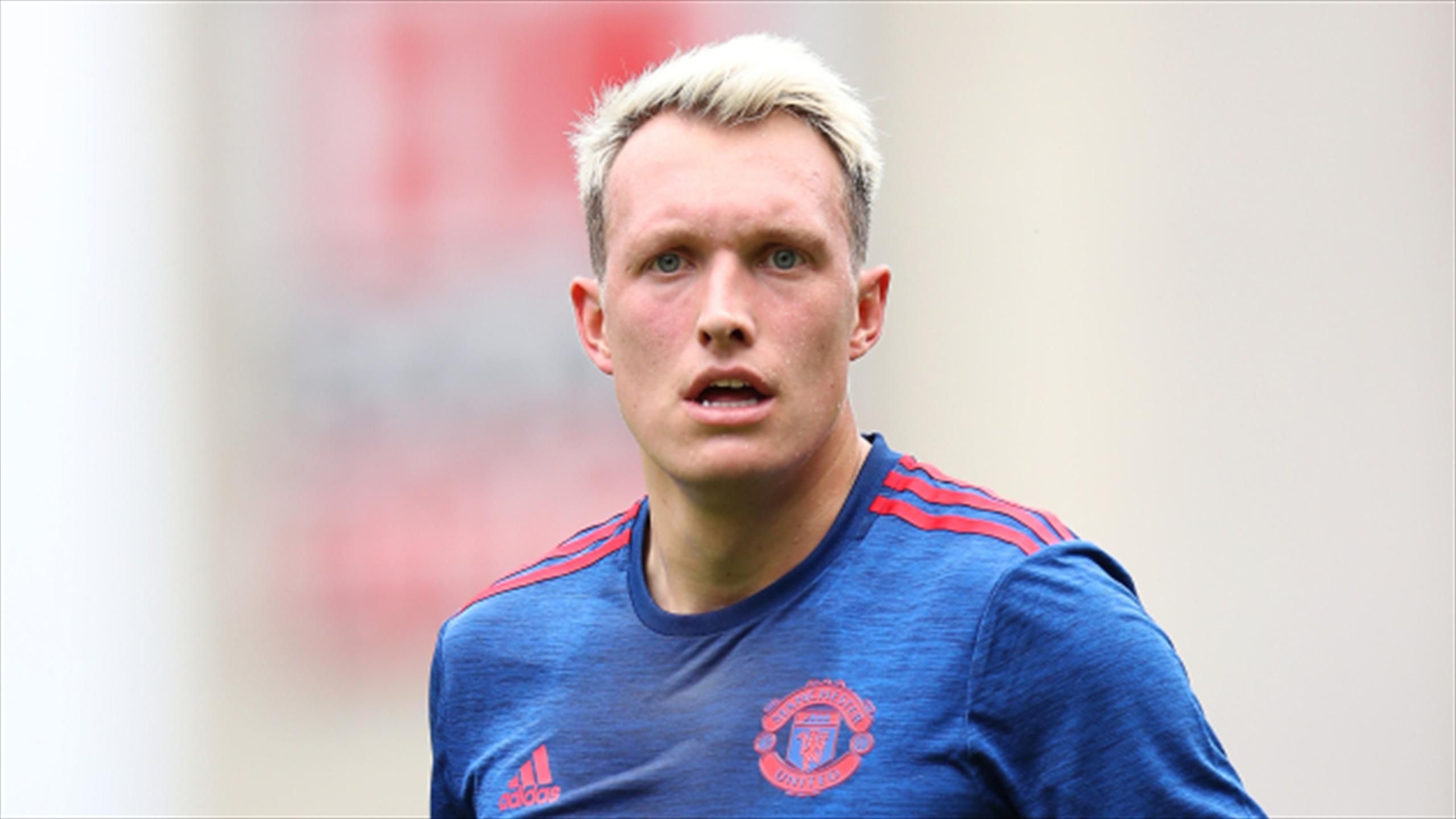 Recalled Phil Jones travelling to Turkey with Manchester United - TNT ...