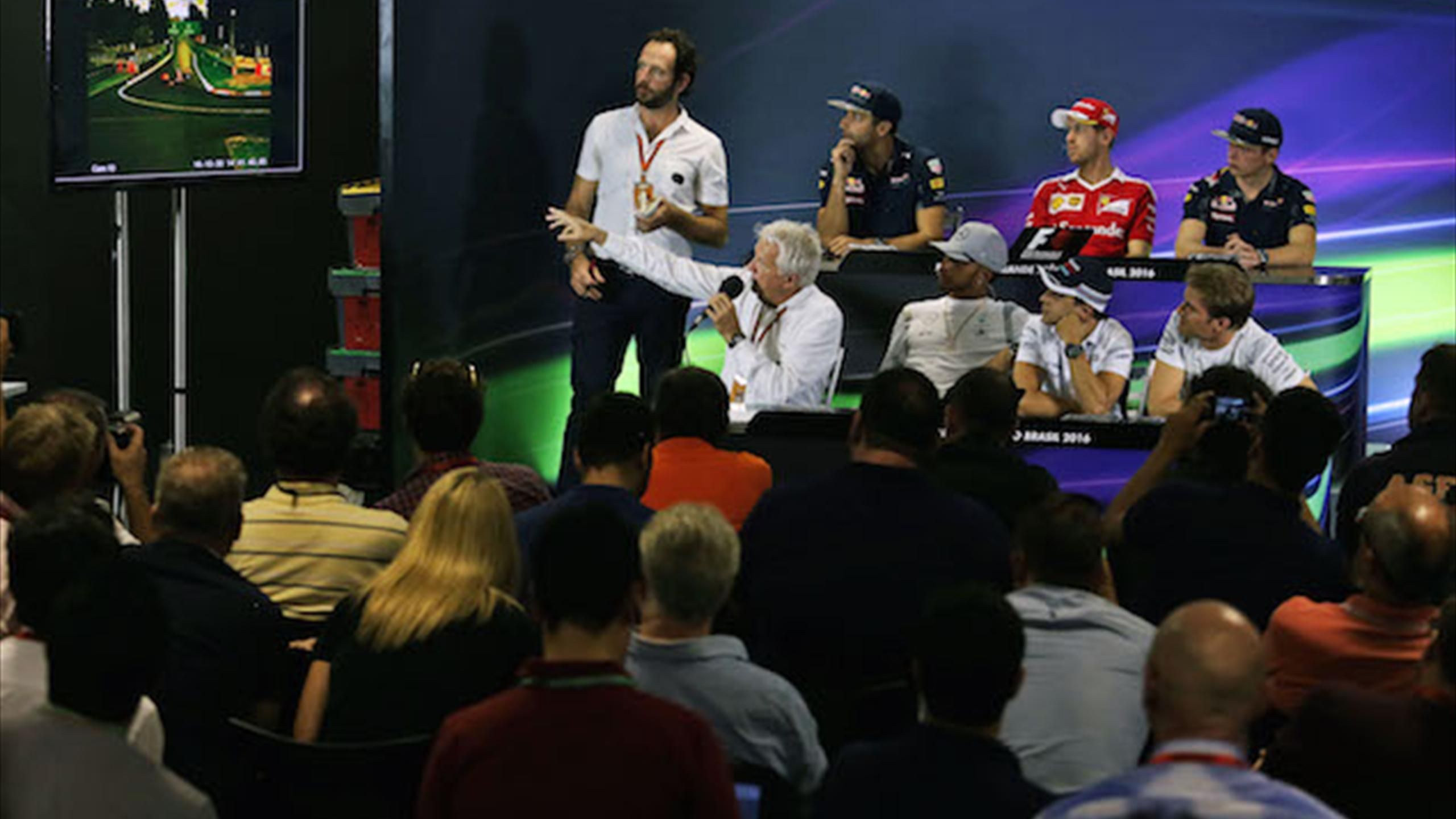 Vettel and Ricciardo disagree on moving under braking penalty - TNT Sports