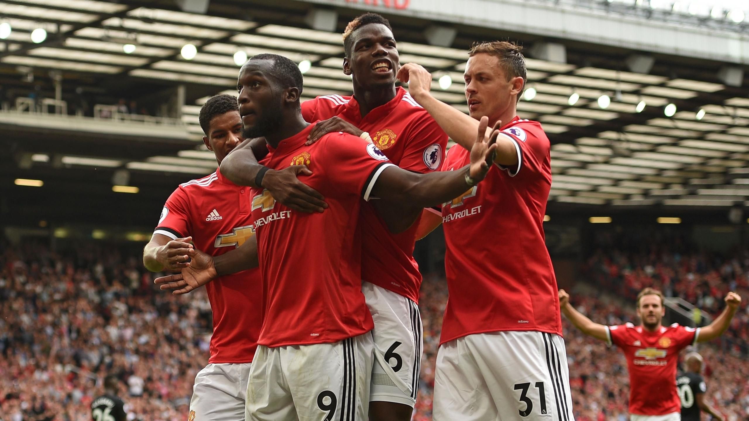 Romelu Lukaku scores brace on debut as Manchester United go top with ...