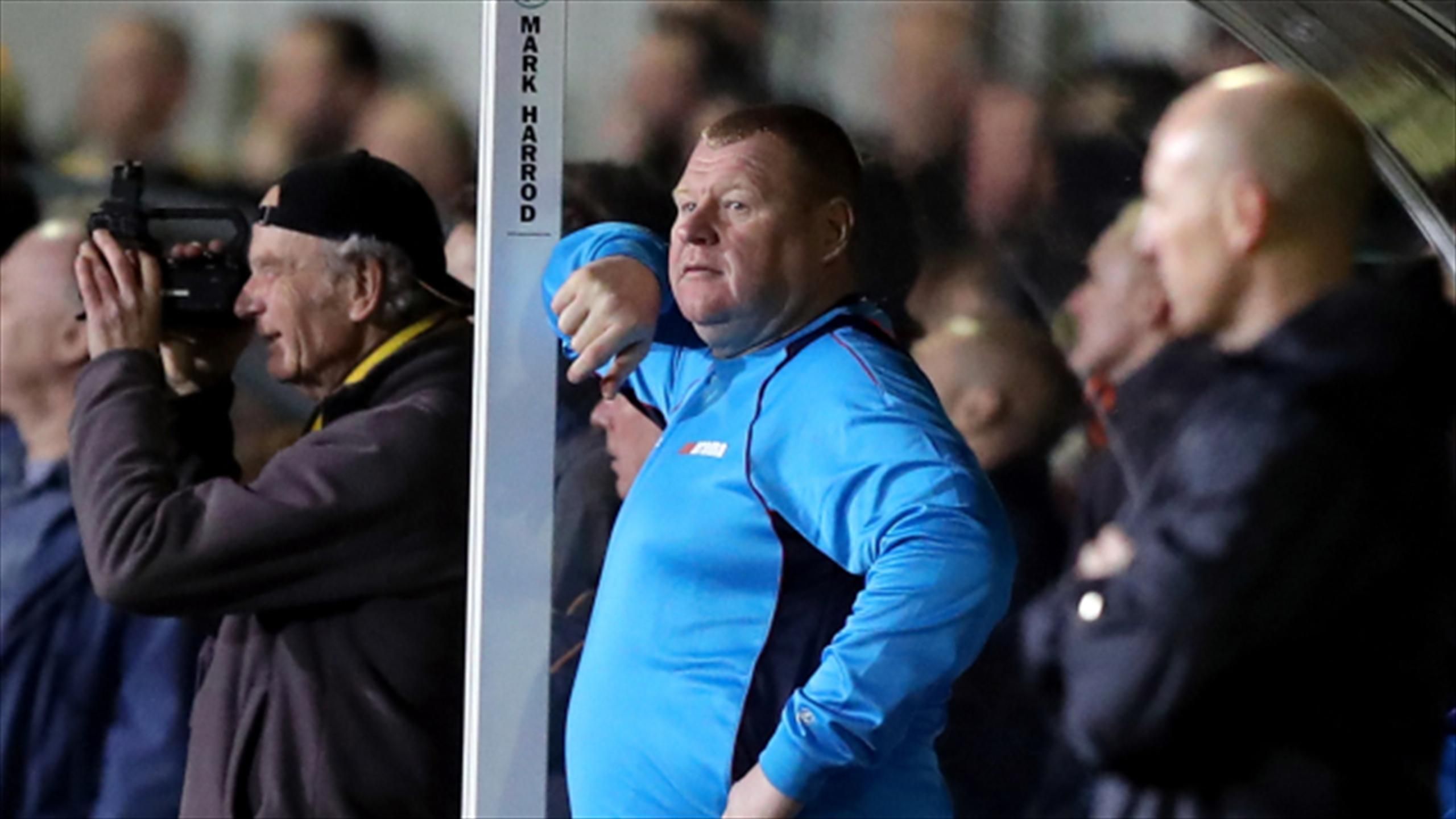 Fomer Sutton goalkeeper Wayne Shaw regrets pie-eating incident - TNT Sports