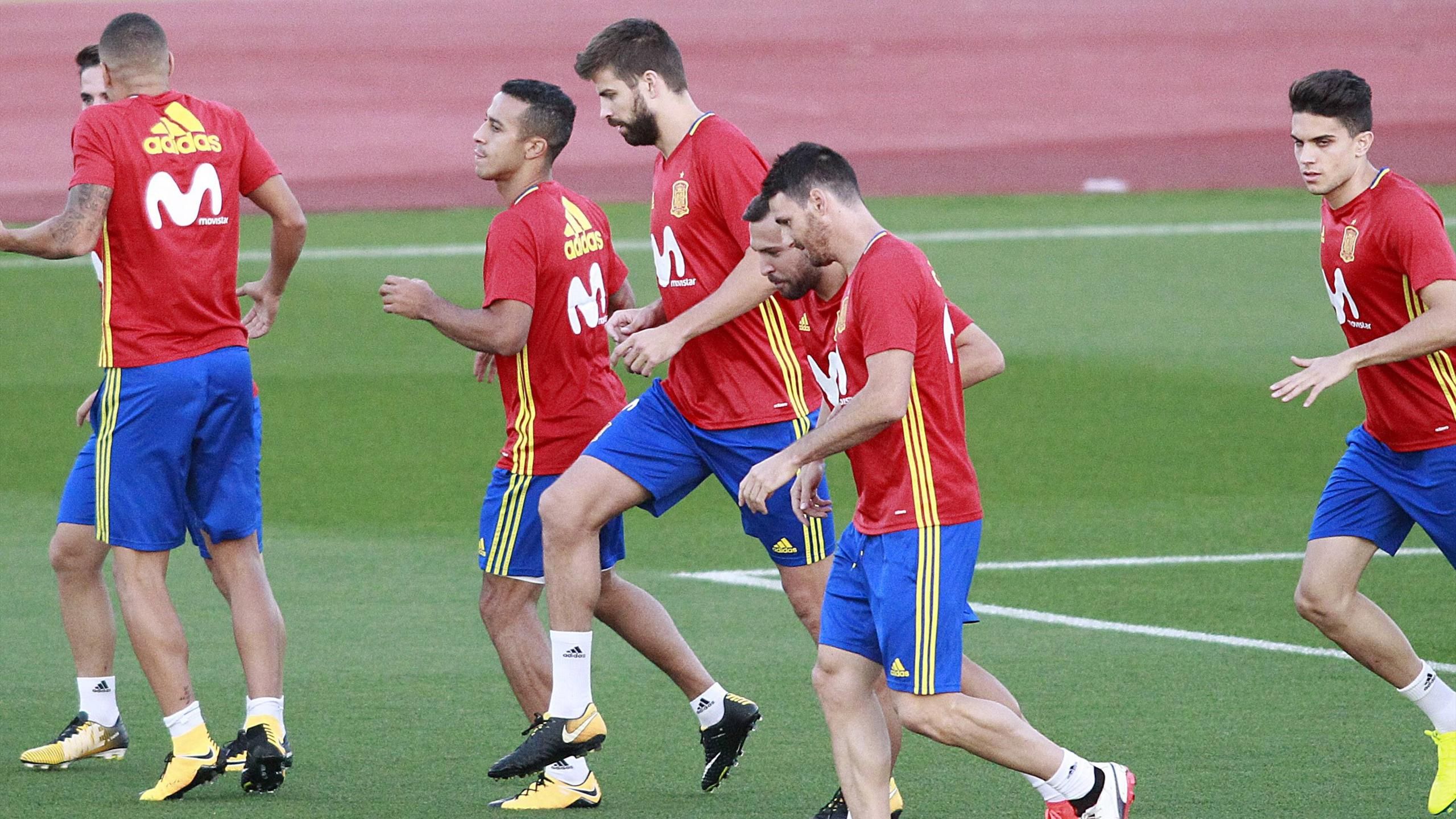 Spain cut short training session as Gerard Pique receives hostile ...