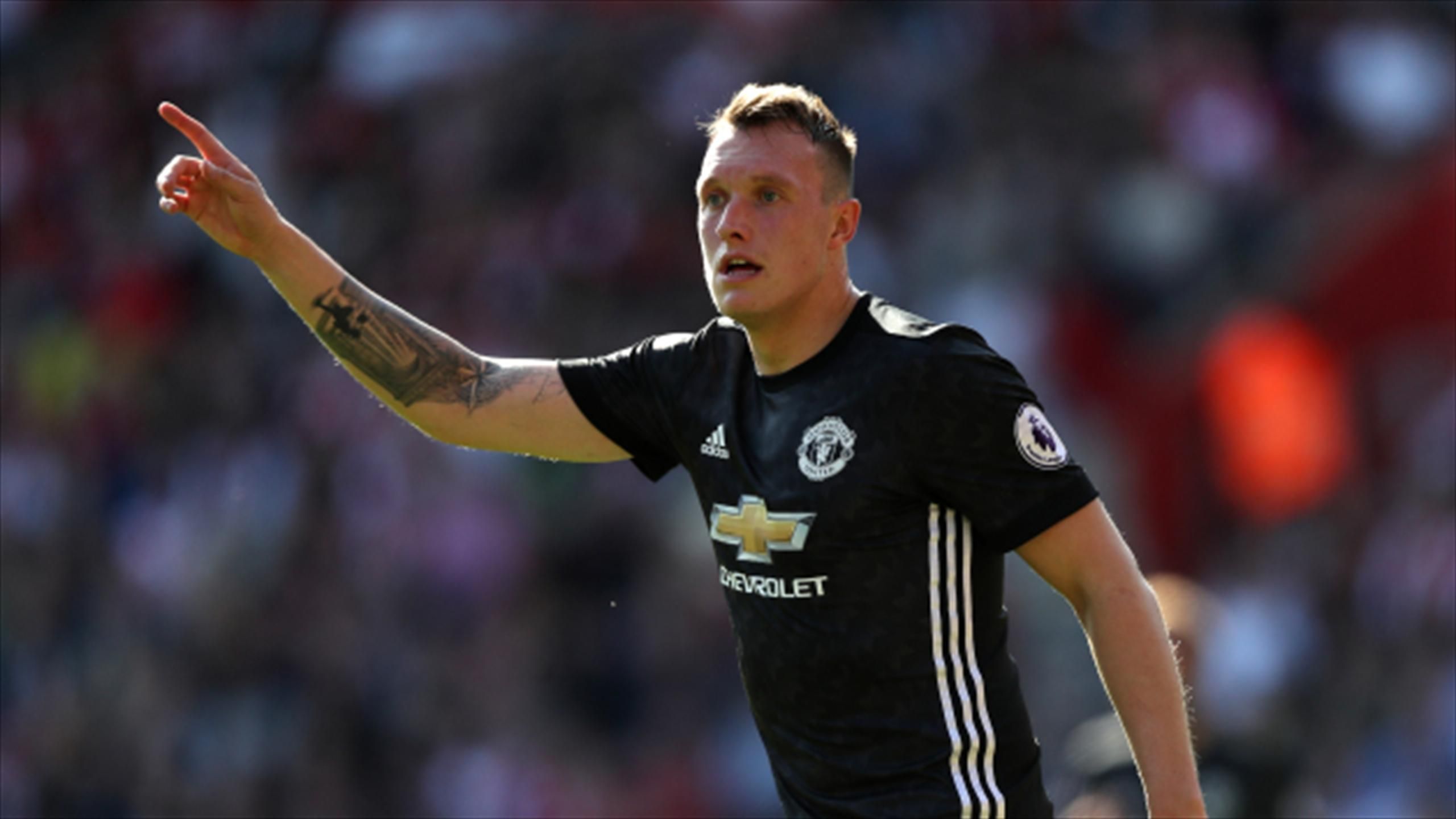 Manchester United defender Phil Jones set to return against Spurs - TNT ...