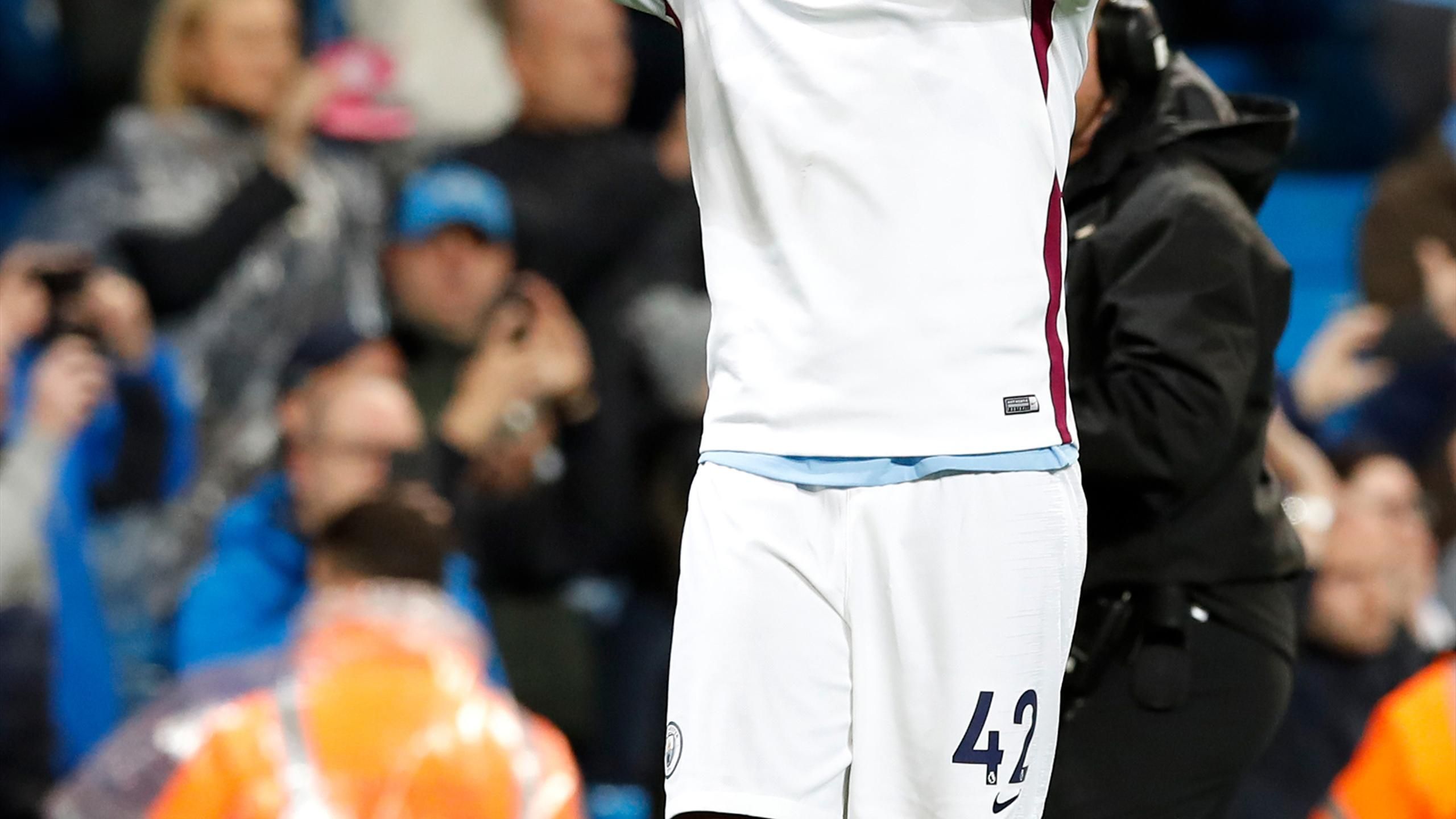 Yaya Toure bids emotional farewell to Etihad - TNT Sports