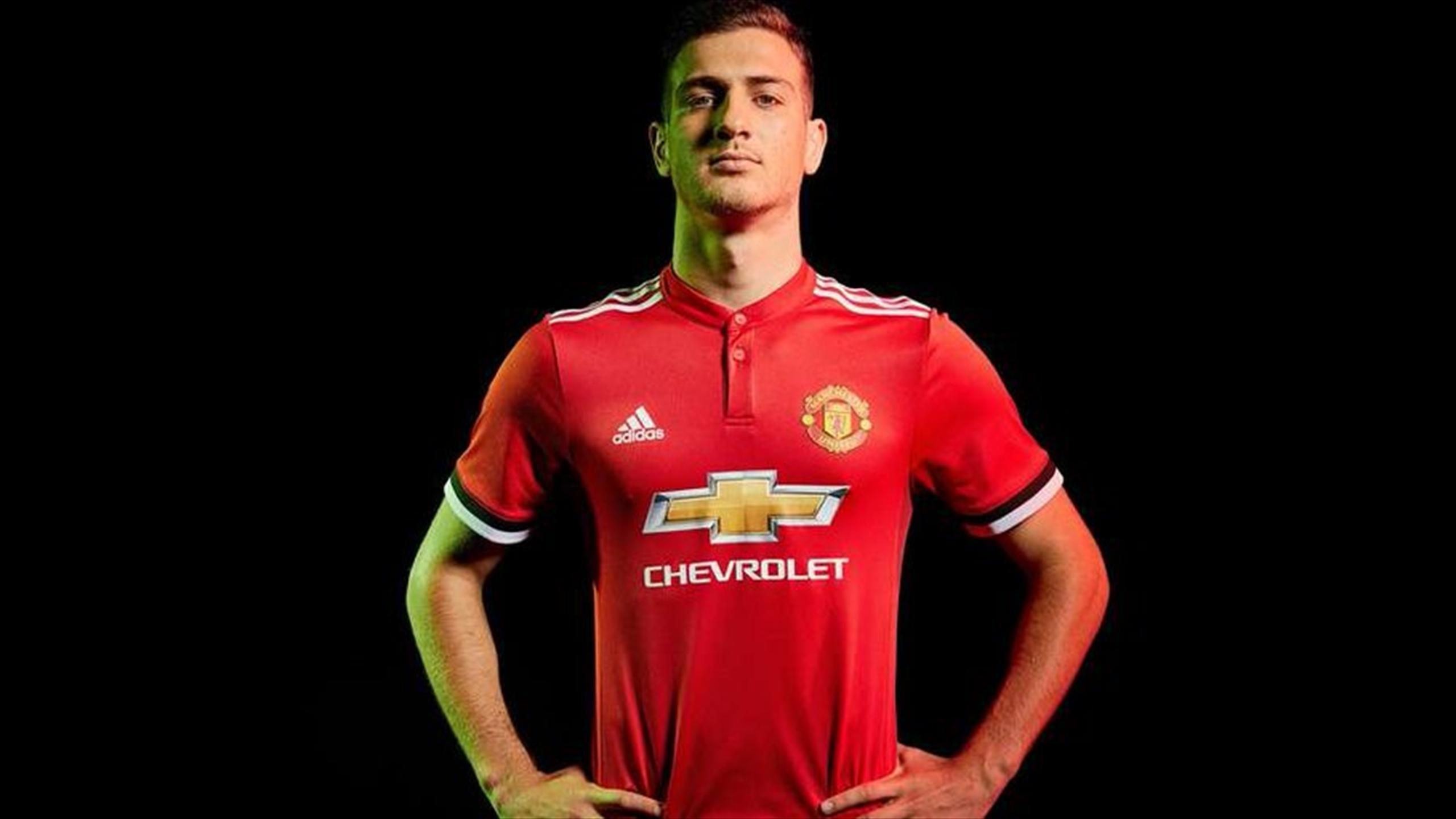 Manchester United confirm Diogo Dalot arrival on five-year contract ...