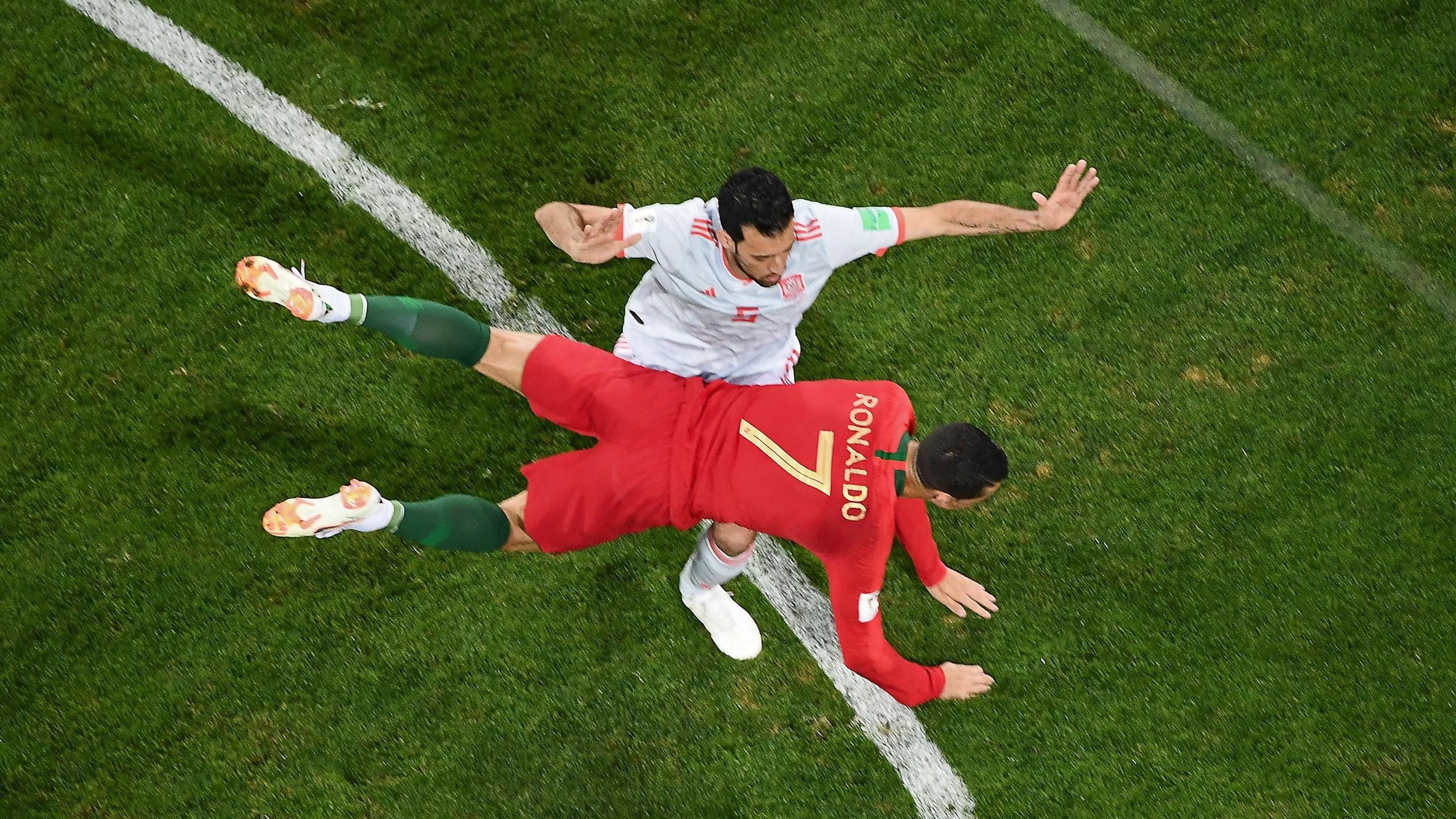 Pique says Ronaldo 'prone to diving' after thrilling draw - TNT Sports