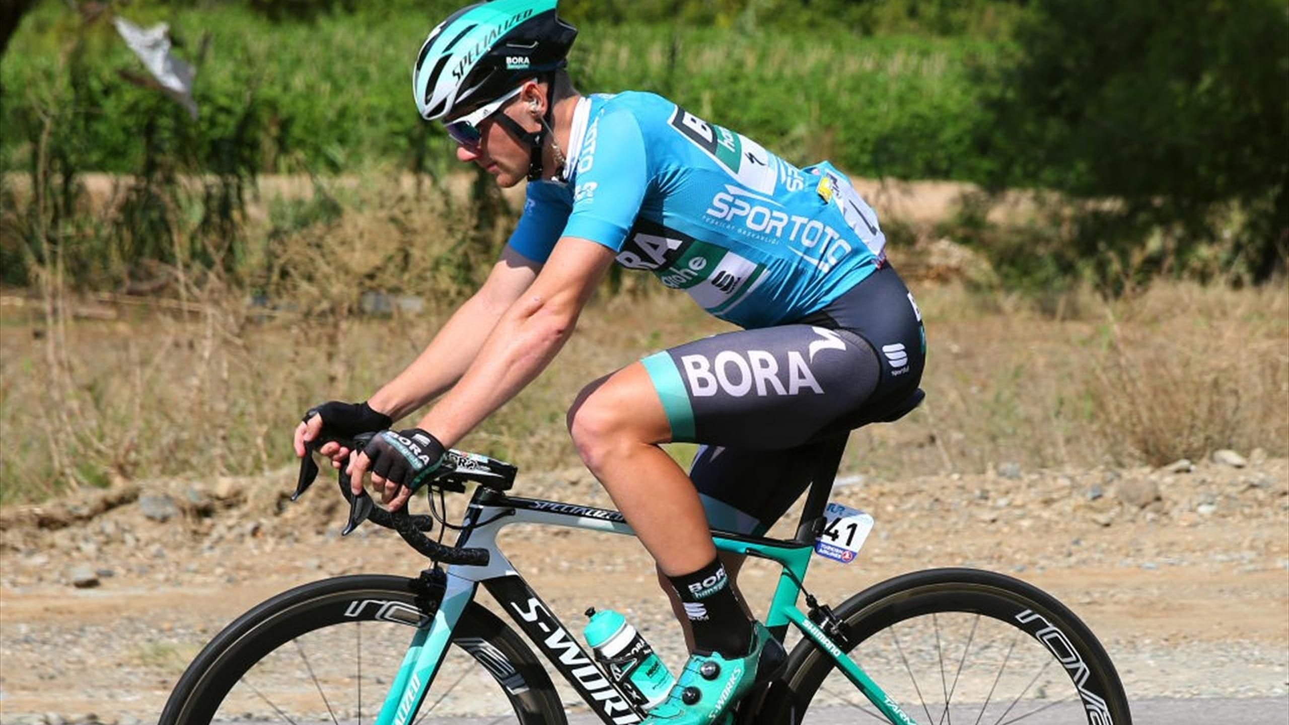 Cycling news - Sam Bennett doubles up with Stage 3 victory - TNT Sports