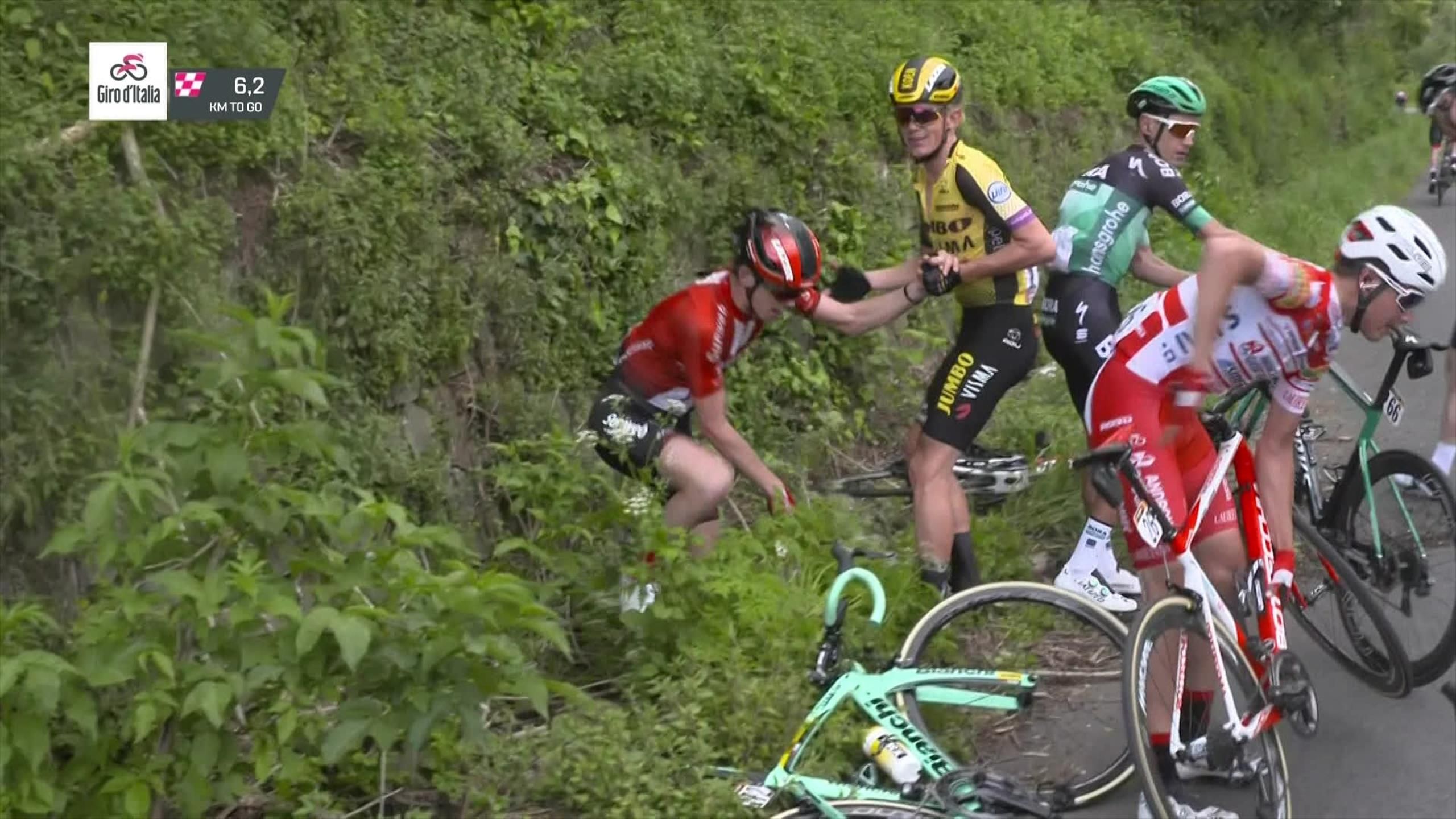 Big crash takes out Dumoulin and holds up peloton - Cycling video - TNT ...