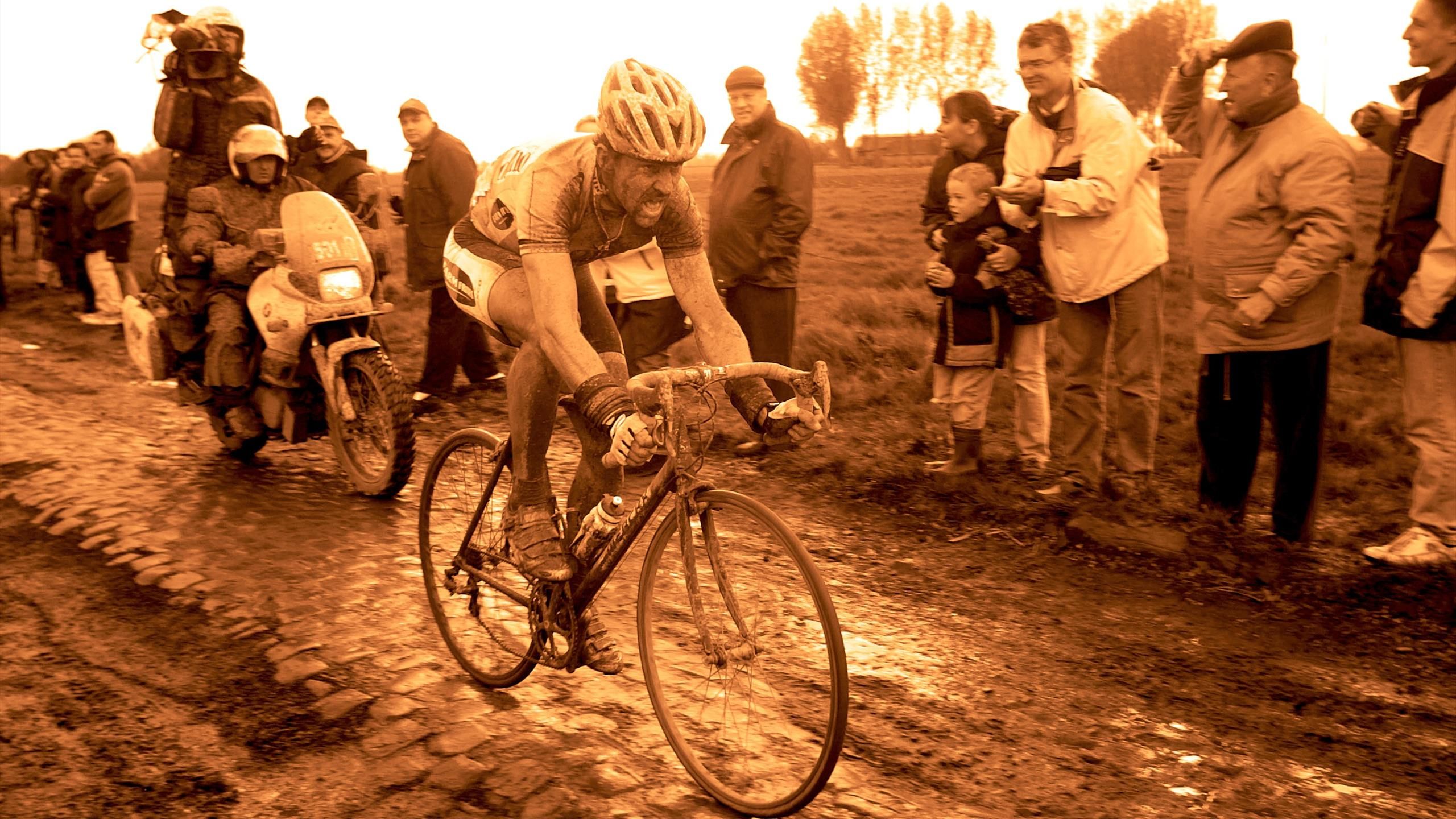 Re-Cycle: Muddy Museeuw's hat-trick on the last wet Paris-Roubaix in ...