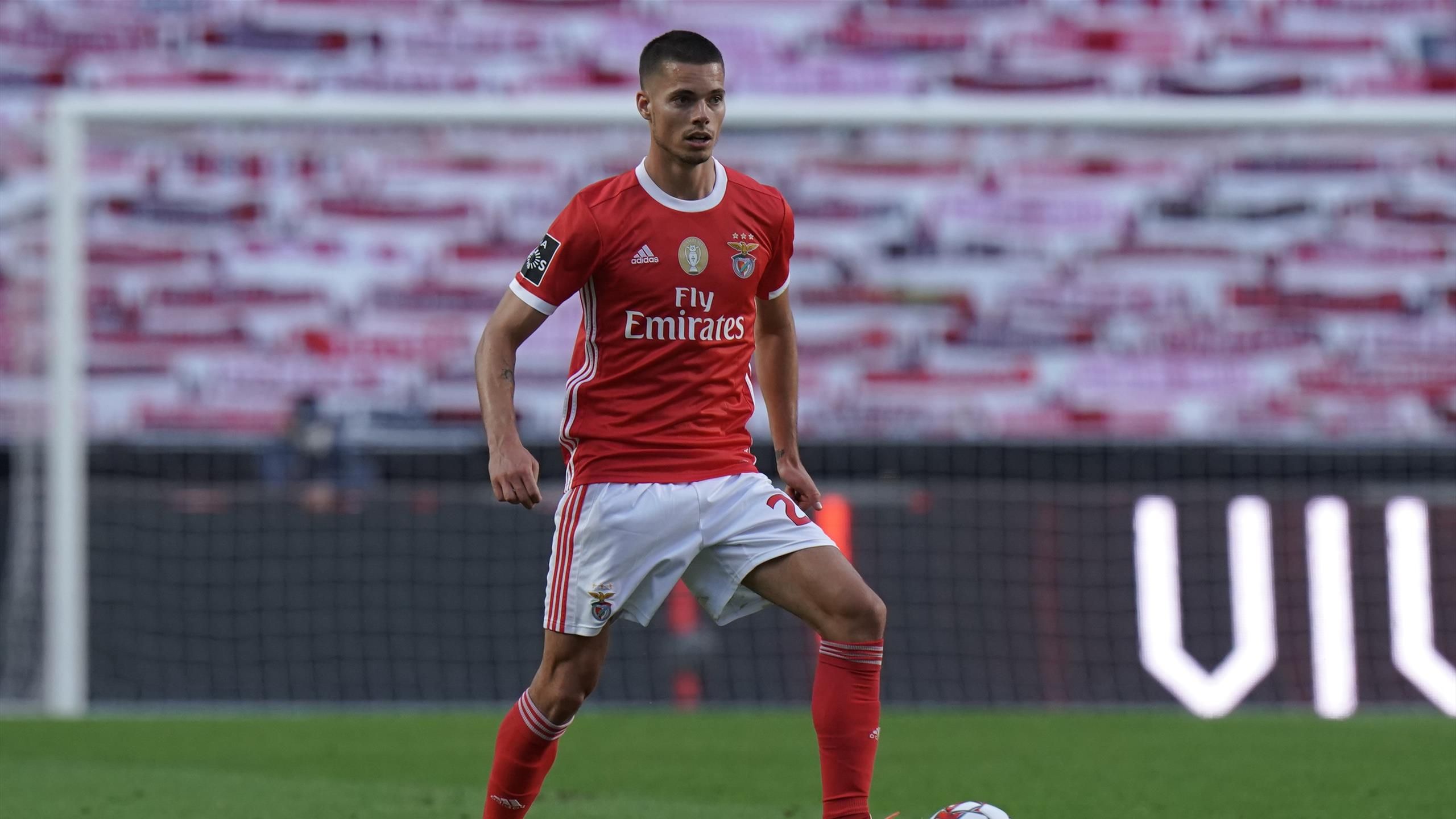 Football news - Benfica bus stoned after first game back - TNT Sports