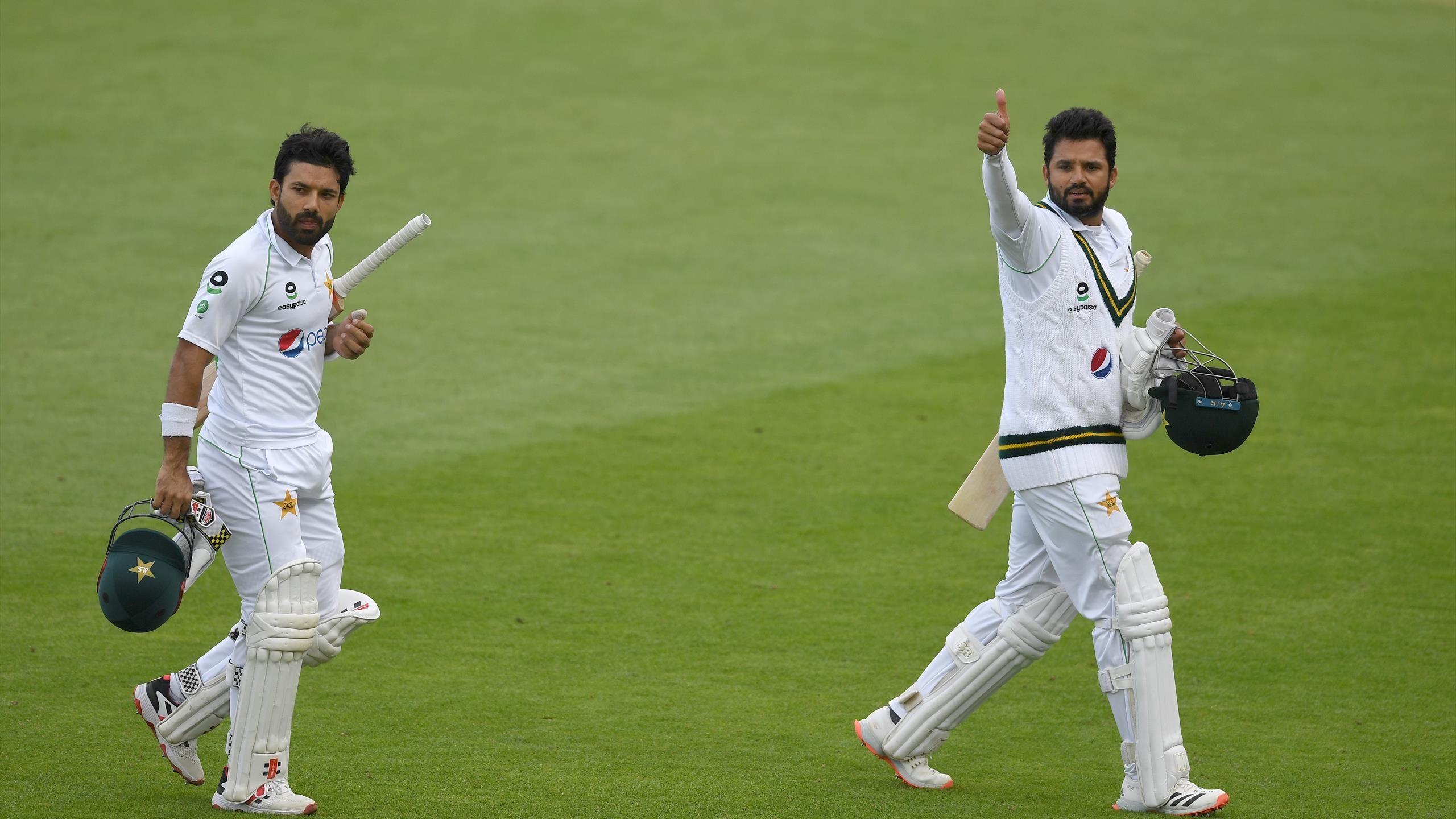 Pakistan captain Azhar Ali hits defiant fifty to keep England at bay ...