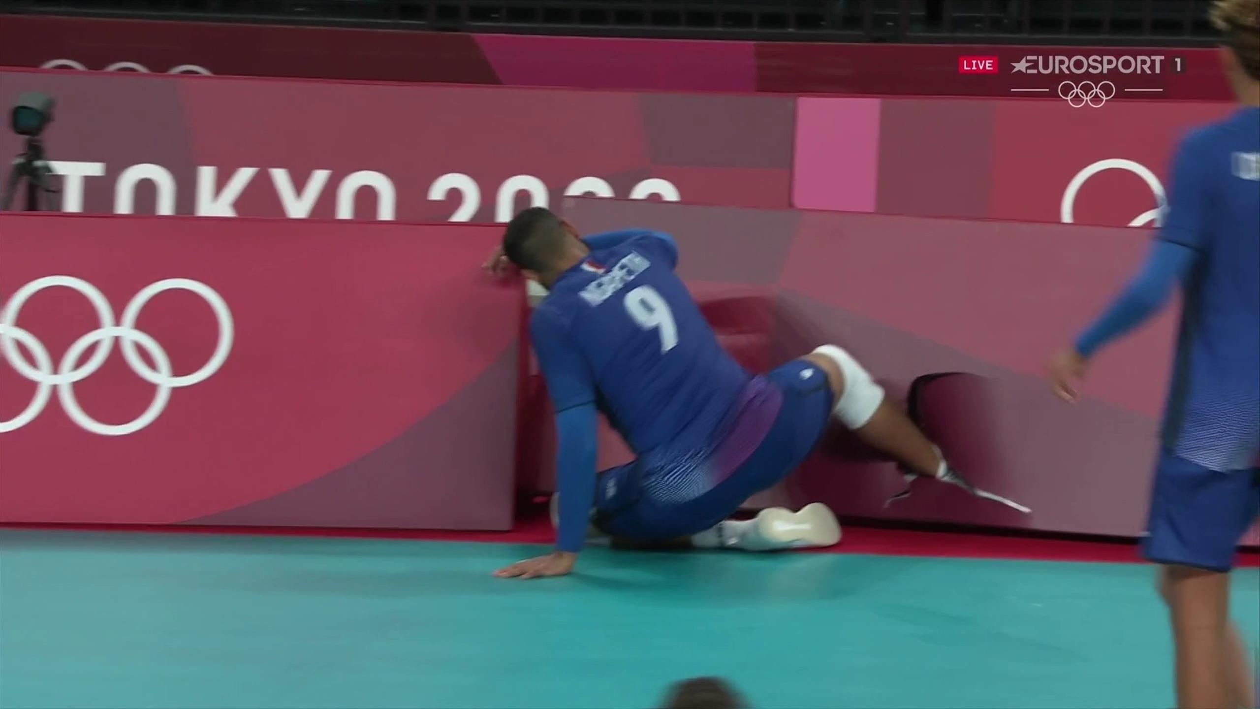 Tokyo 2020 Olympics - 'Nasty!' - Volleyball star gets foot painfully ...
