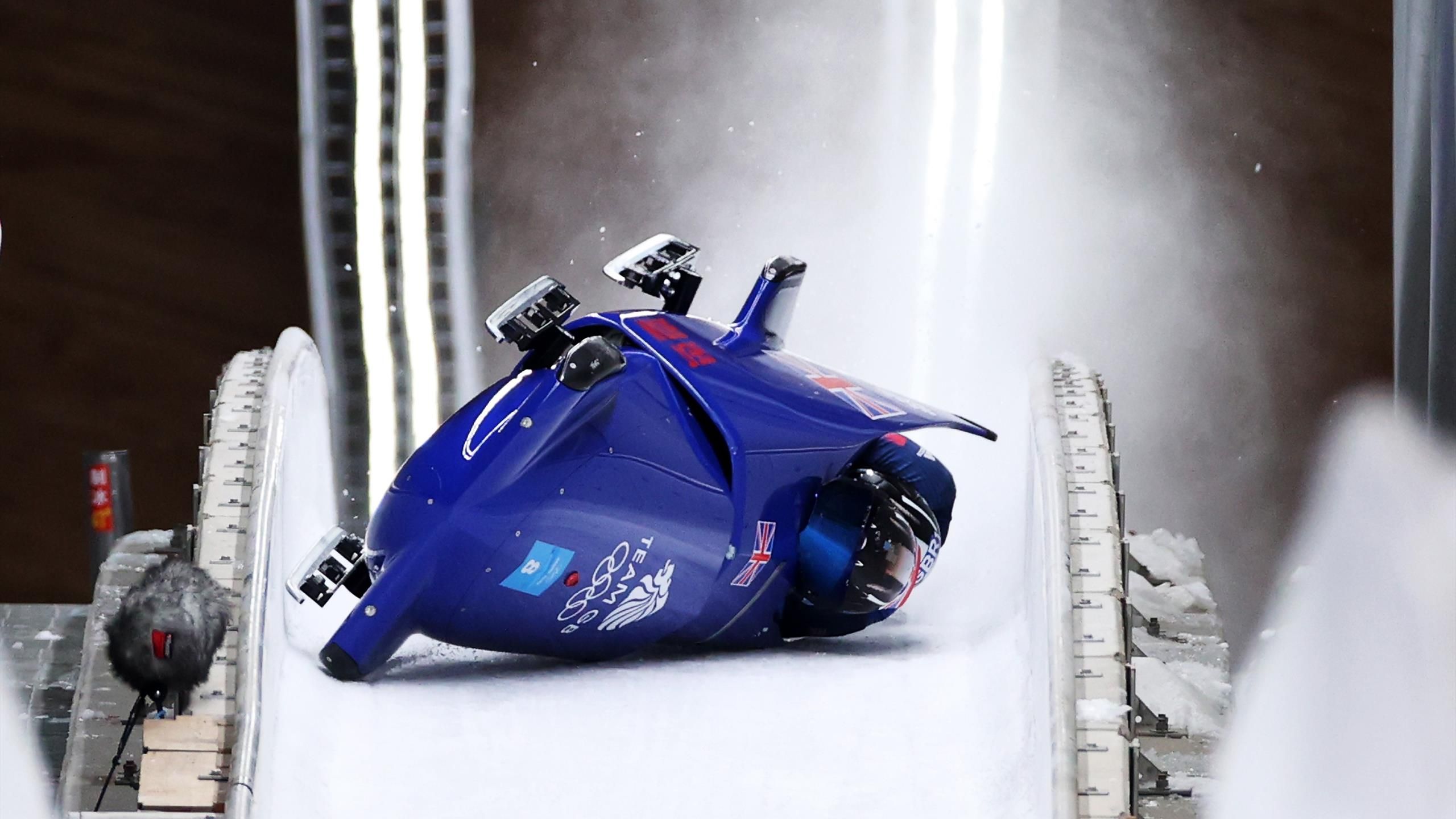 Brad Hall and Nick Gleeson in scary high-speed two-man bobsleigh crash ...