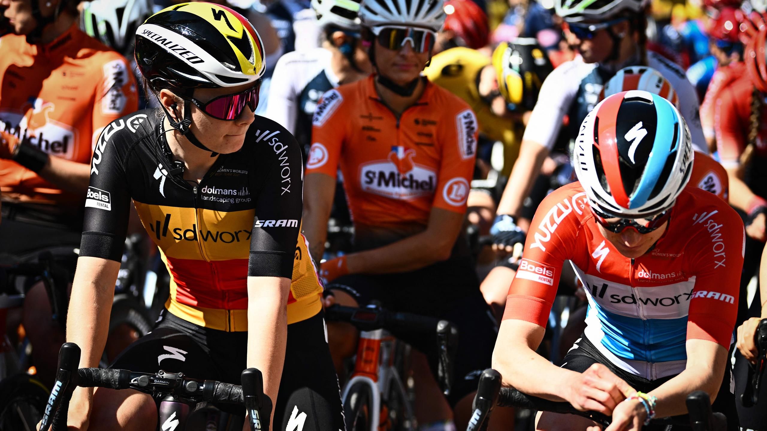 Paris-Roubaix 2022 LIVE - Elisa Balsamo, Lotte Kopecky shoot for ...