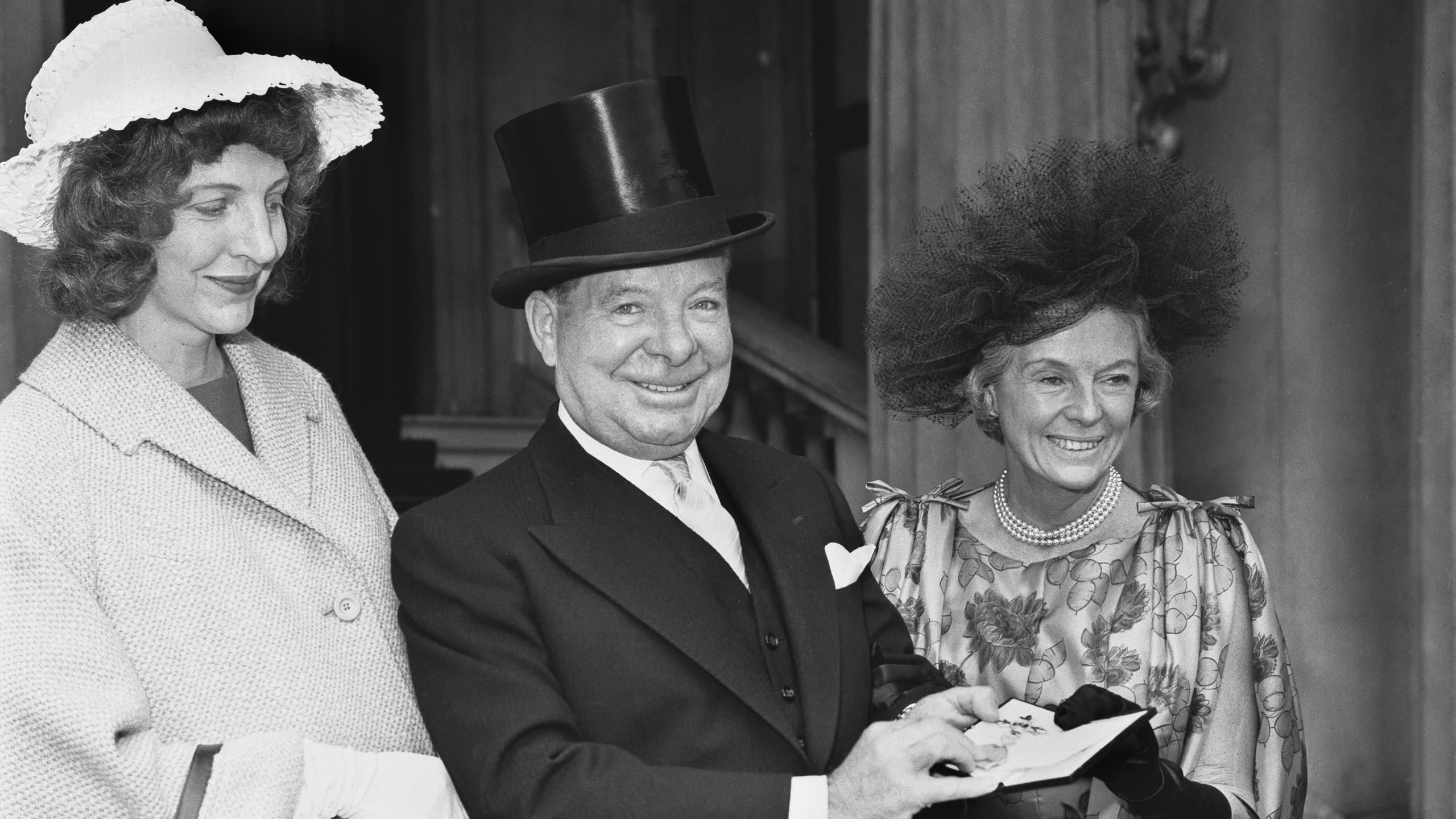 How Queen Elizabeth II honoured snooker's greatest icons including ...