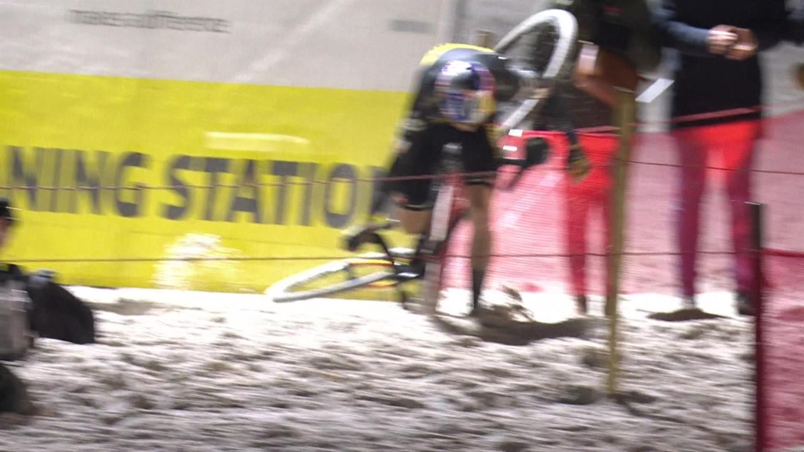 Wout Van Aert suffers awkward fall during Zilvermeer Cyclo-cross ...