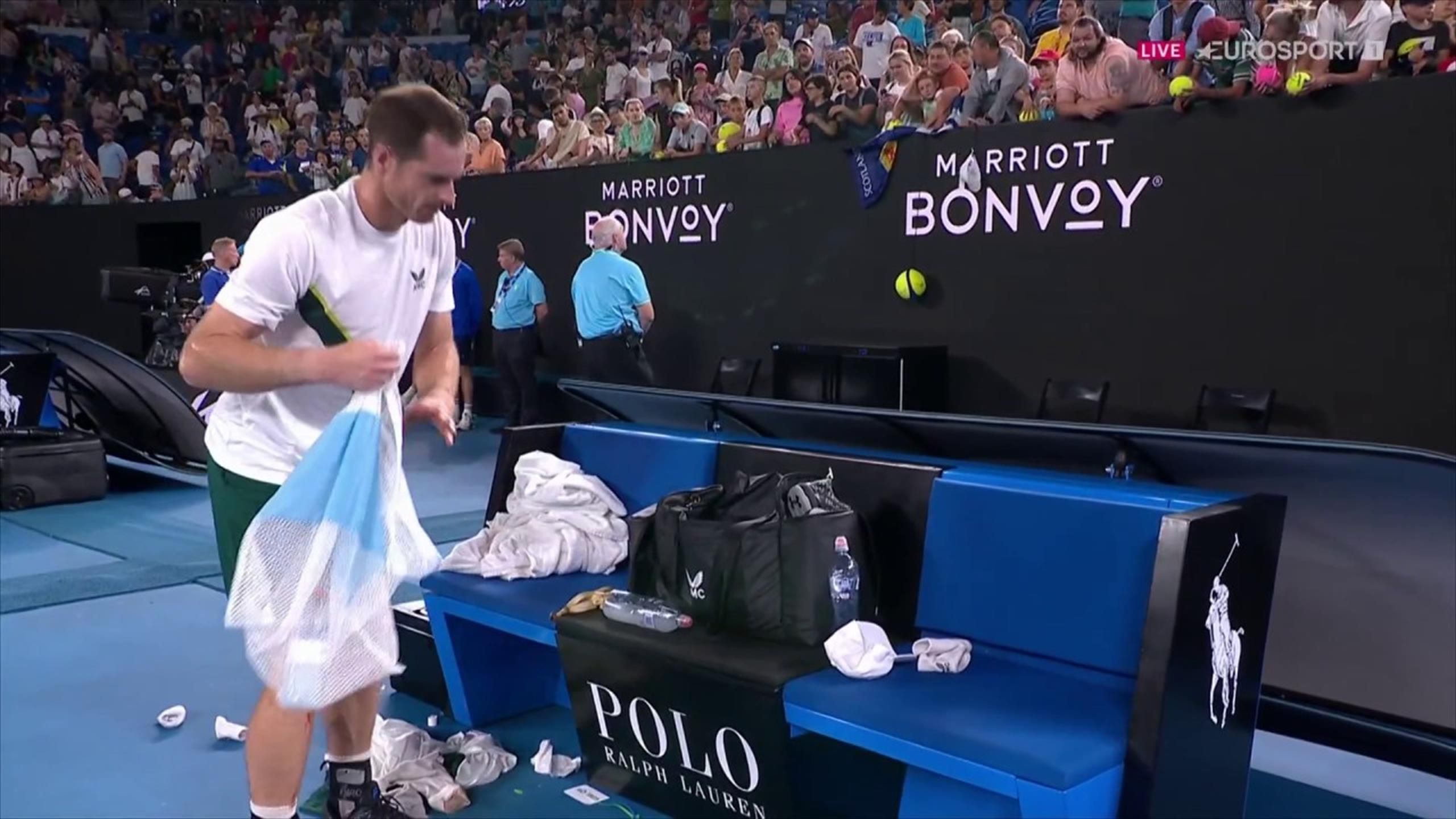Watch as Andy Murray still takes time to tidy up after marathon win ...
