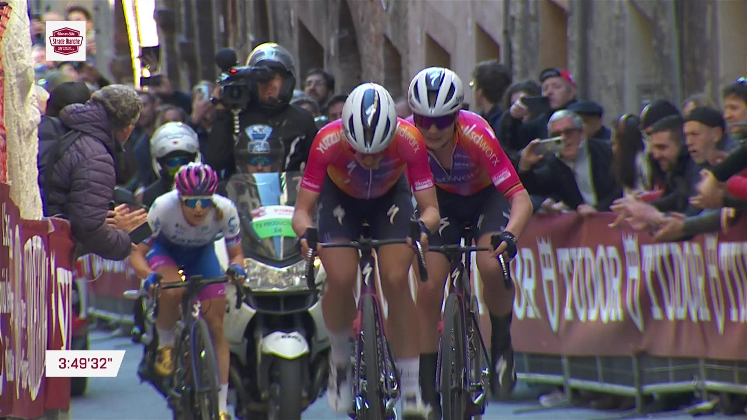 What a finish! Watch the dramatic end of Strade Bianche Donne as Demi ...