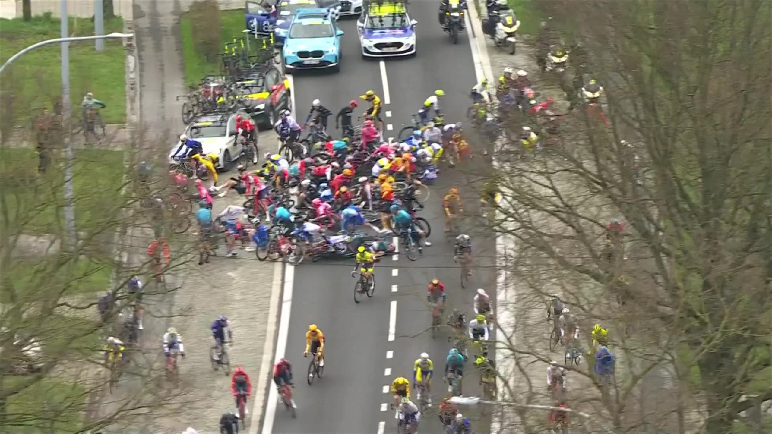 Tour of Flanders crash: 'Awful' - Most of peloton wiped out in horror ...