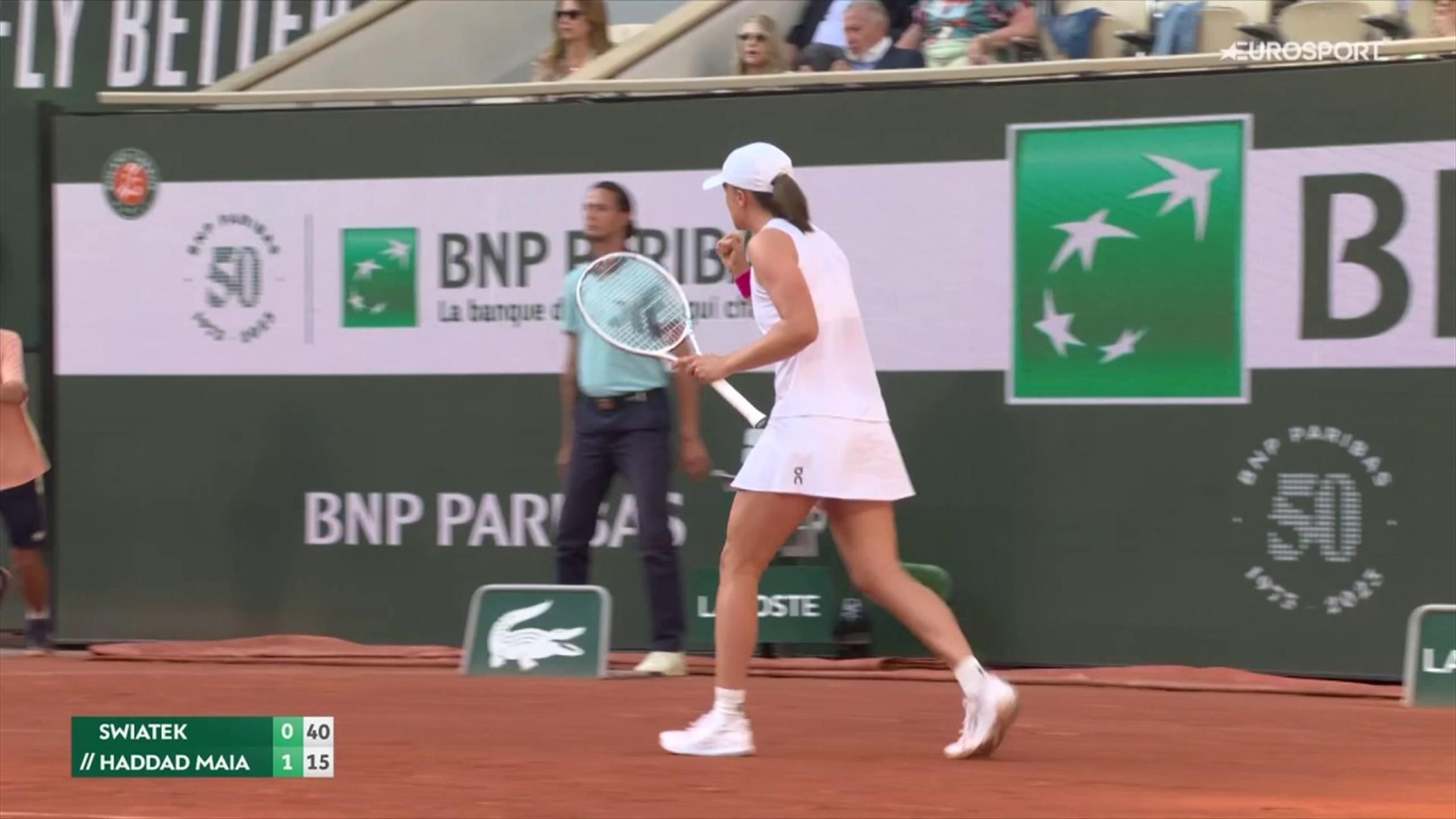 French Open: 'Swiatek does what Swiatek does' - Iga Swiatek breaks back ...
