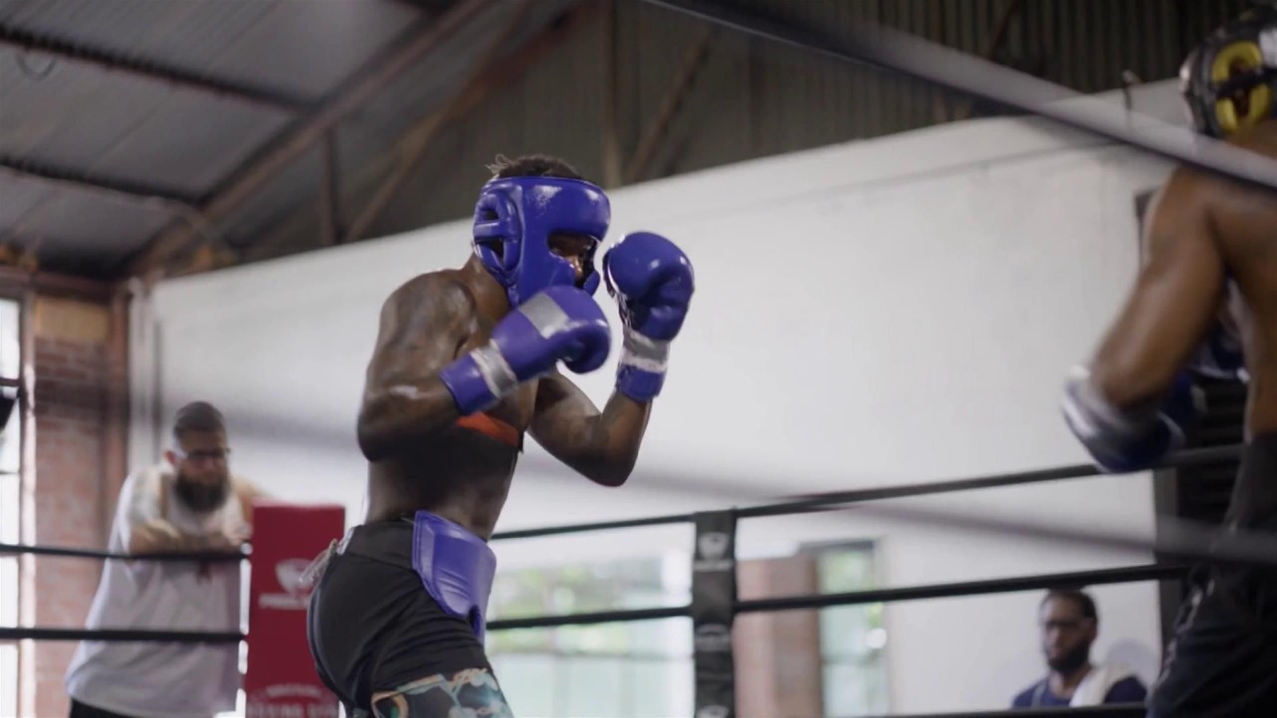'Once I get in front of the bright lights, it's easy for me' - Errol ...