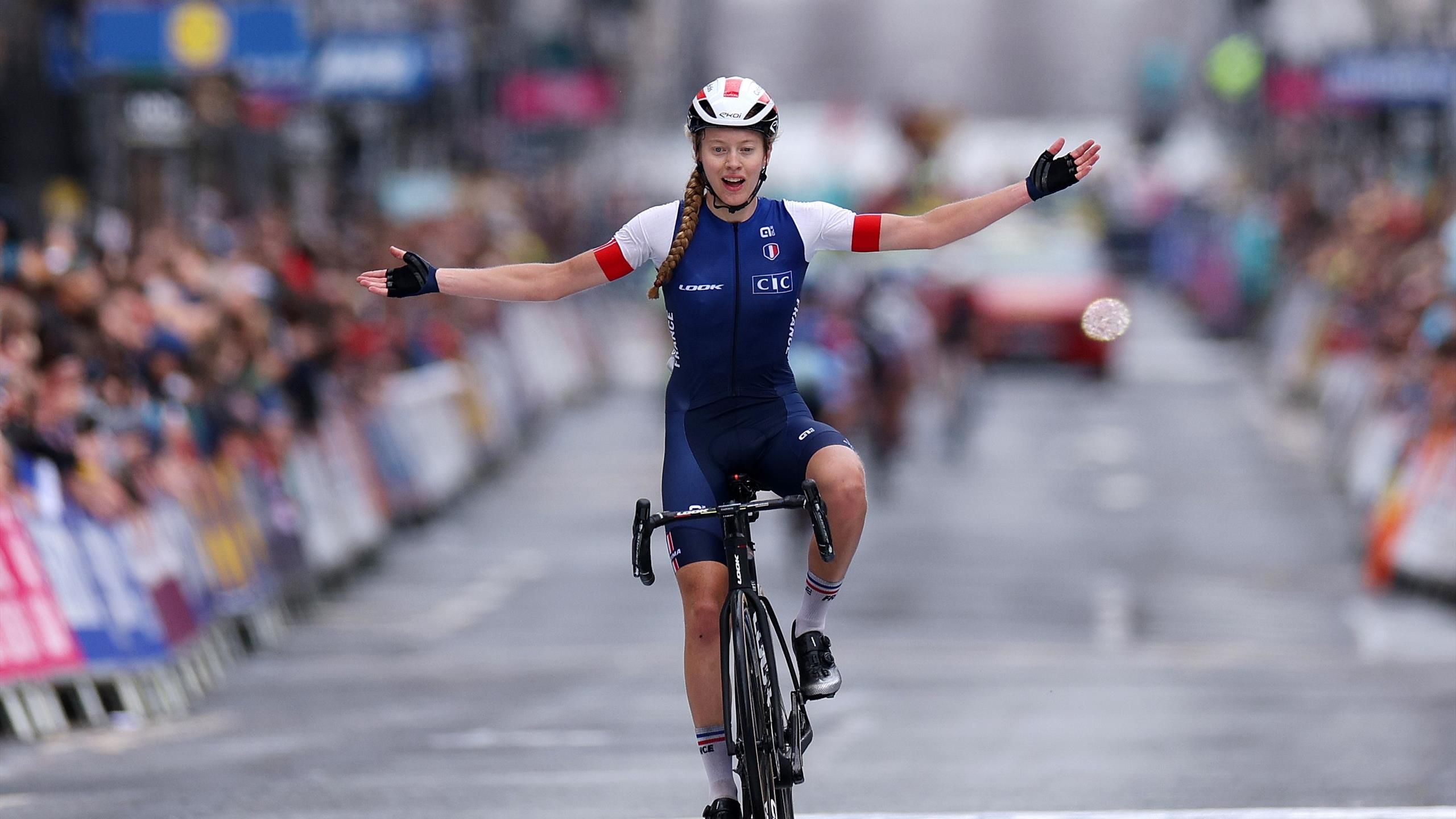 World Championships: Julie Bego denies Great Britain's Cat Ferguson to ...