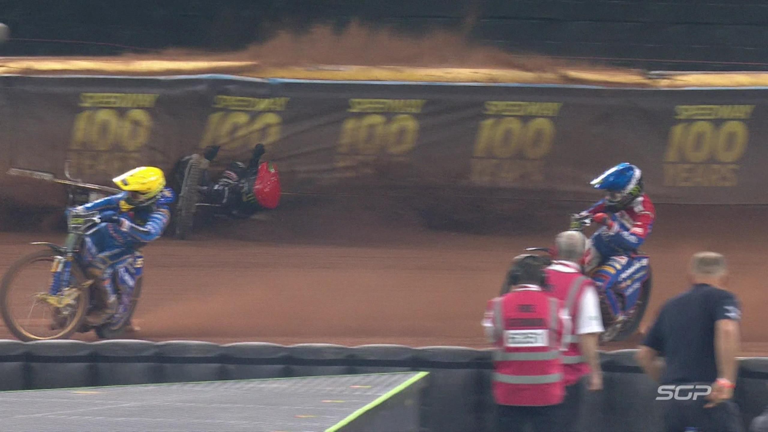 Tai Woffinden suffers massive crash while in the lead in Heat 16 of ...