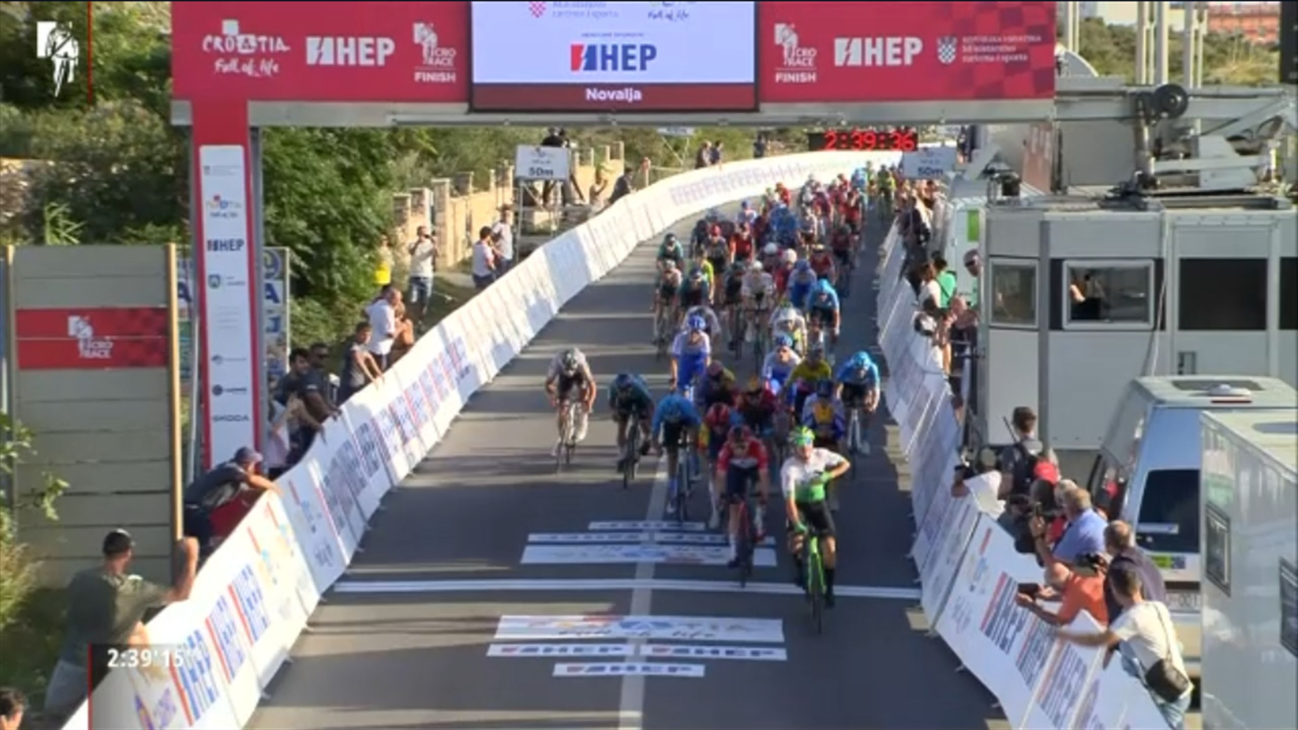 'What a surprise!' – Iuri Leitao beats Elia Viviani to the line to take ...