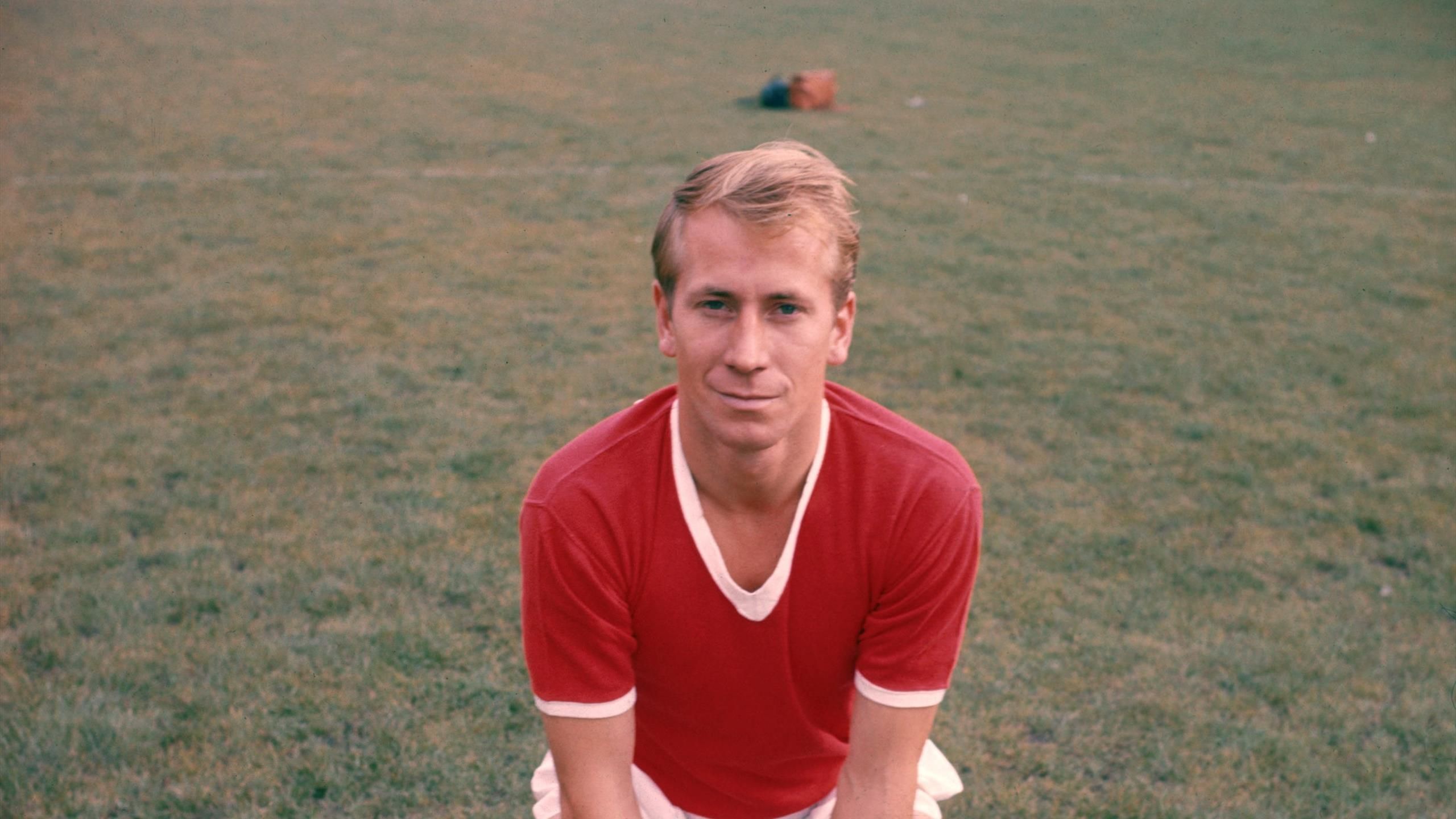 Manchester United and England legend Sir Bobby Charlton dies aged 86 ...