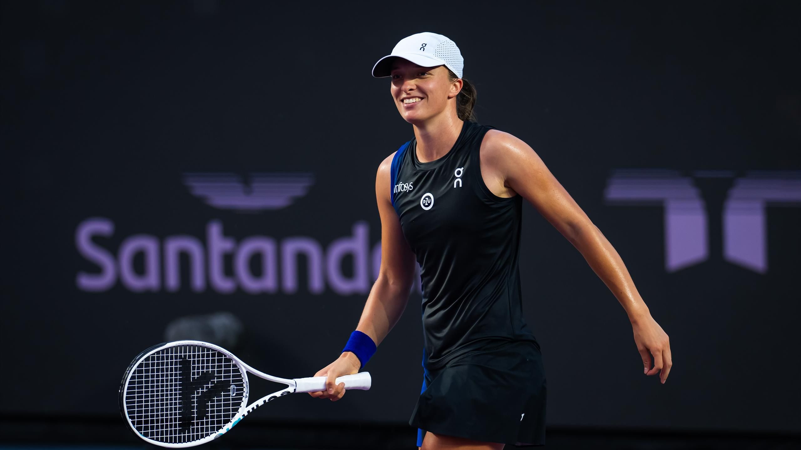 WTA Finals: Iga Swiatek brushes past Coco Gauff to close in on semi ...