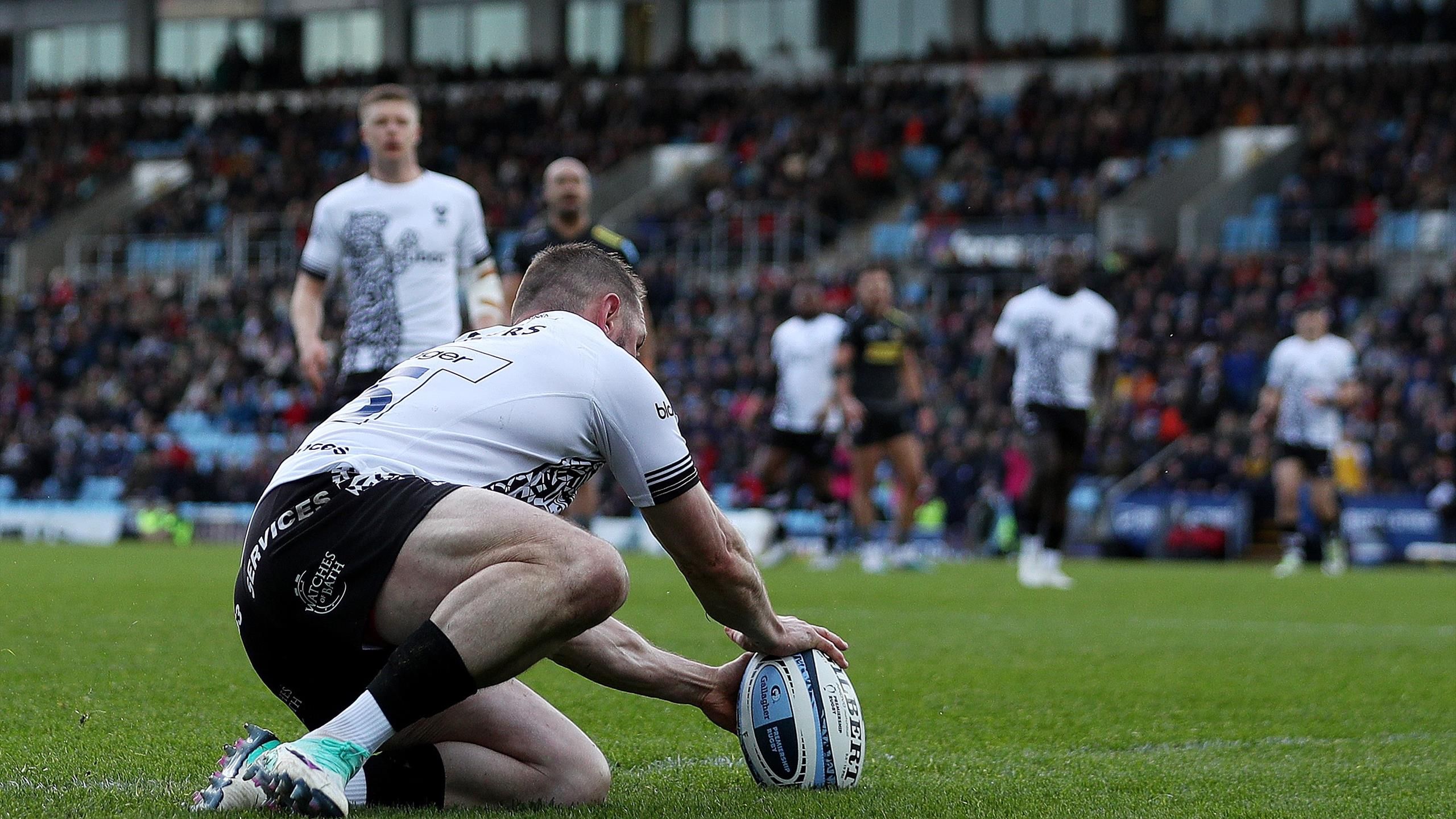 ‘Lovely move’ – Clever kick from Callum Sheedy sends Richard Lane over ...