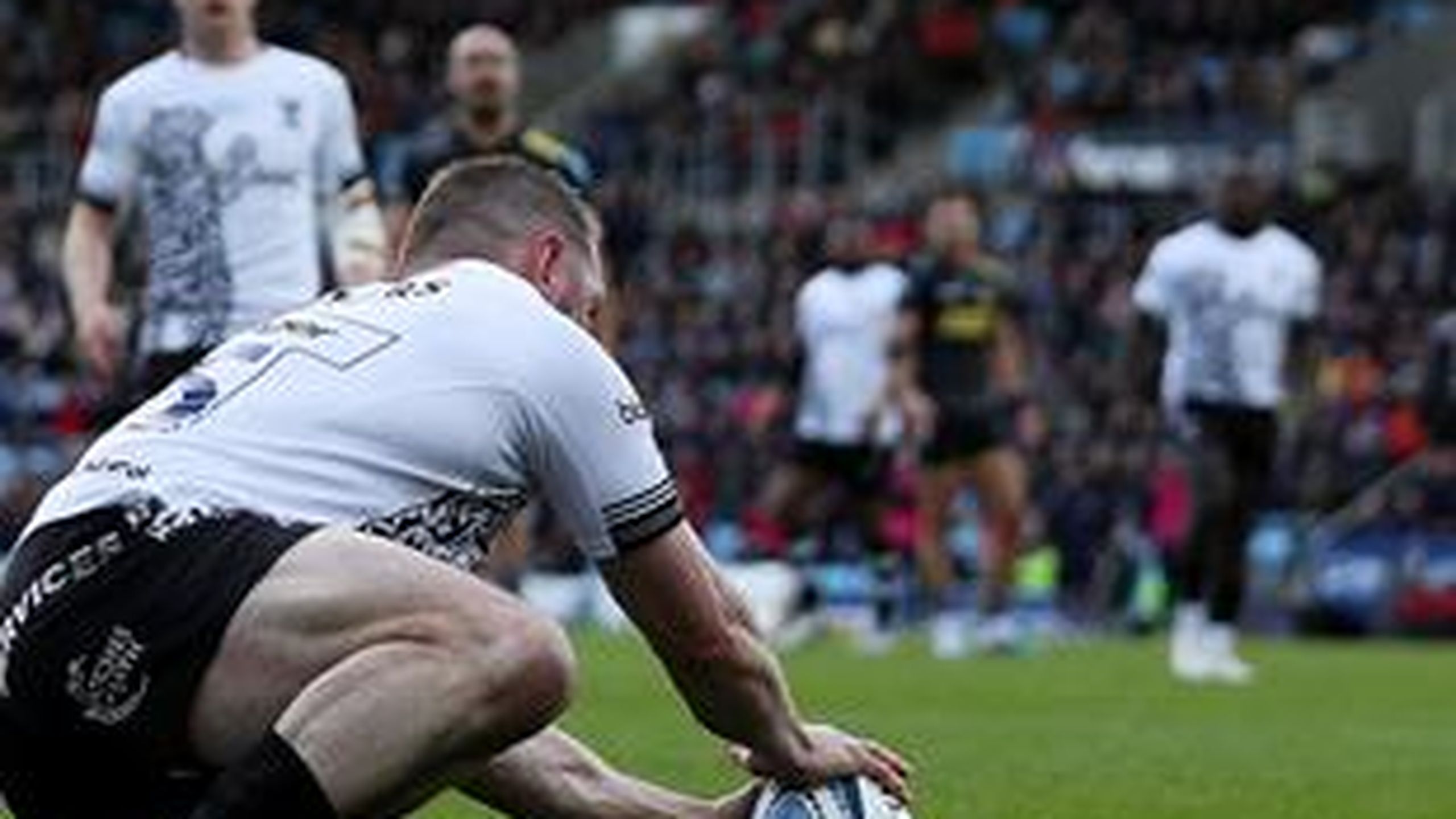 ‘Lovely move’ – Clever kick from Callum Sheedy sends Richard Lane over ...