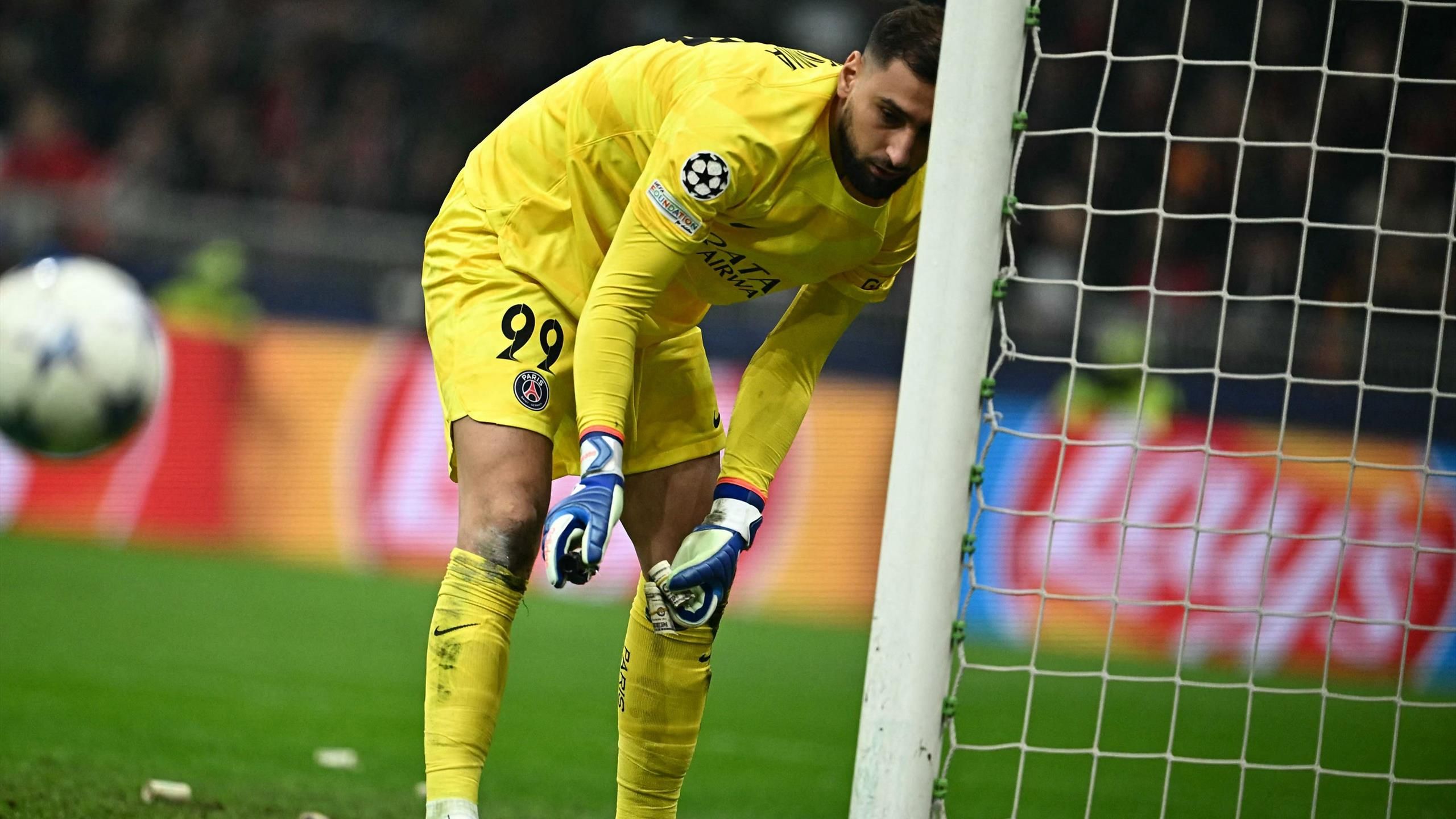 AC Milan fans taunt PSG goalkeeper Gianluigi Donnarumma with fake money ...