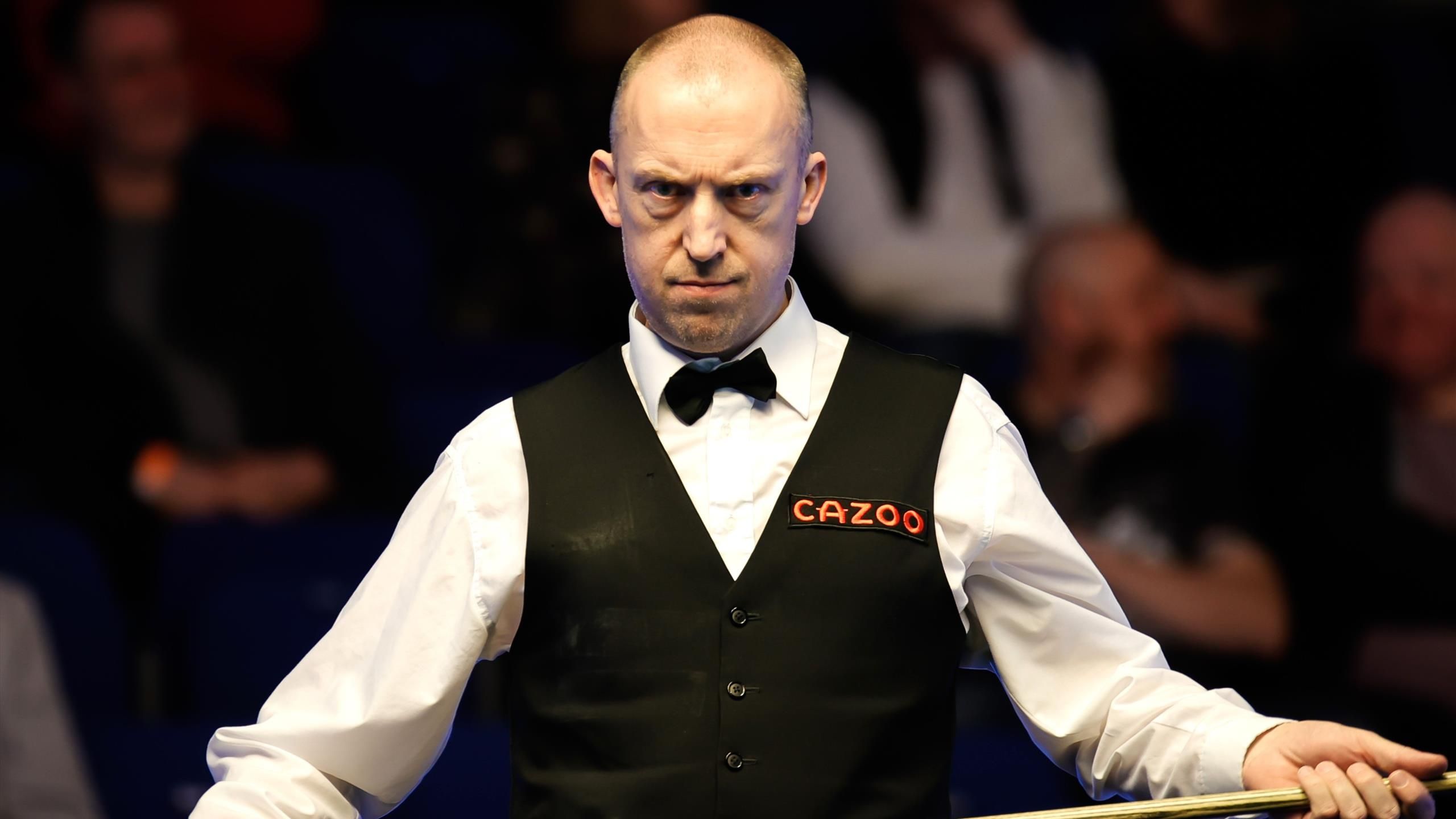 David Lilley fouls in wild fashion against Elliot Slessor in UK ...