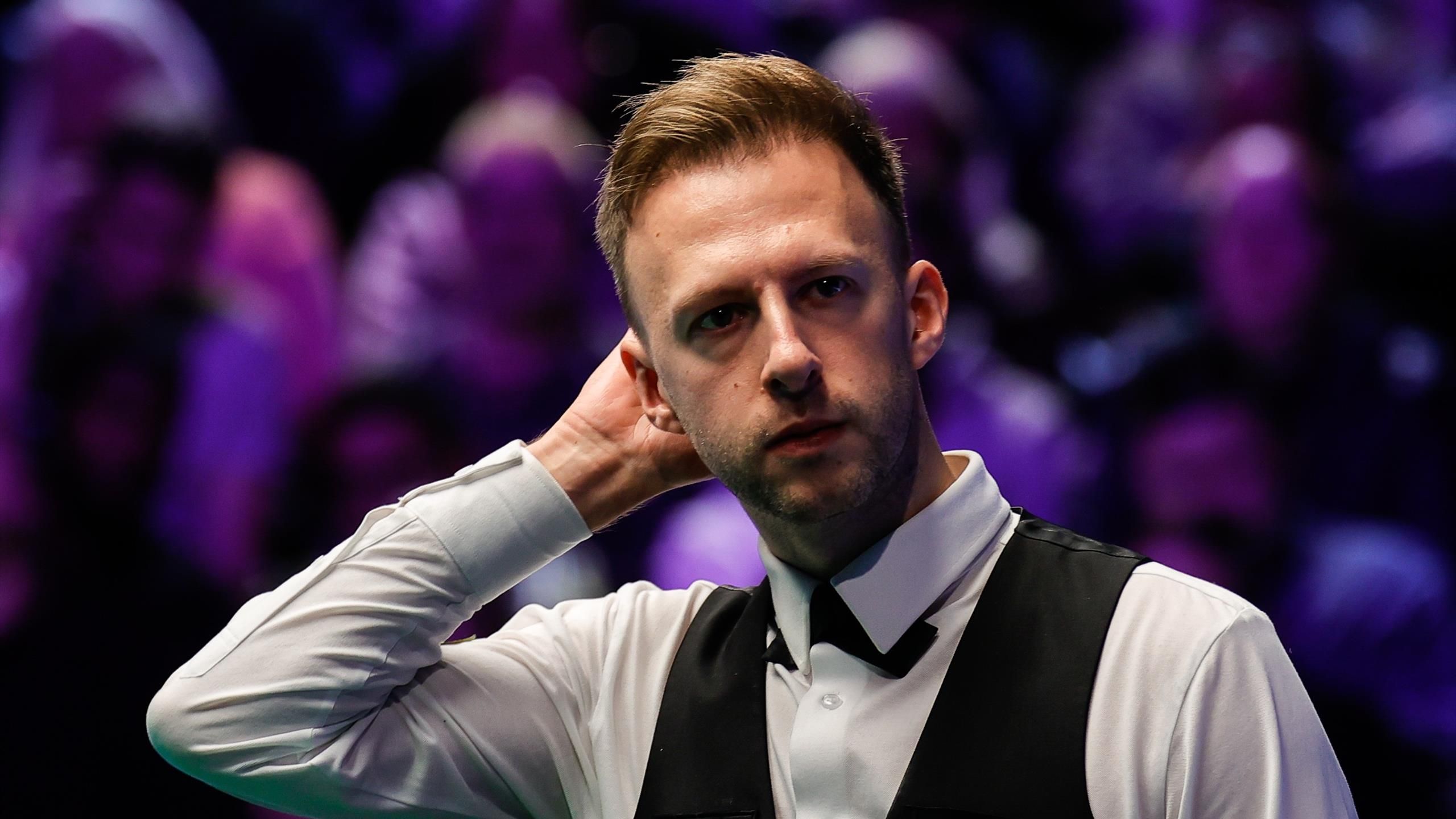 Judd Trump switches to right-handed for bad miss in shock loss to Zhang ...