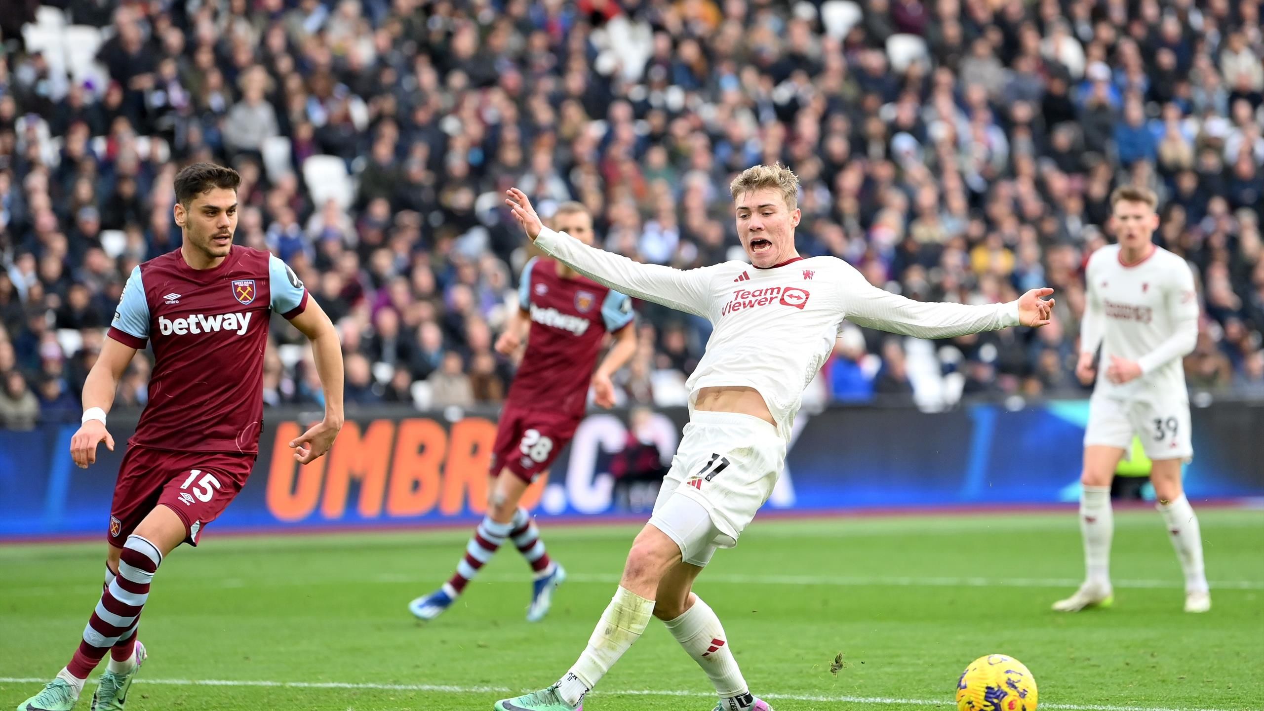 'Embarrassing' - Paul Scholes breaks down disconnect among Man Utd ...