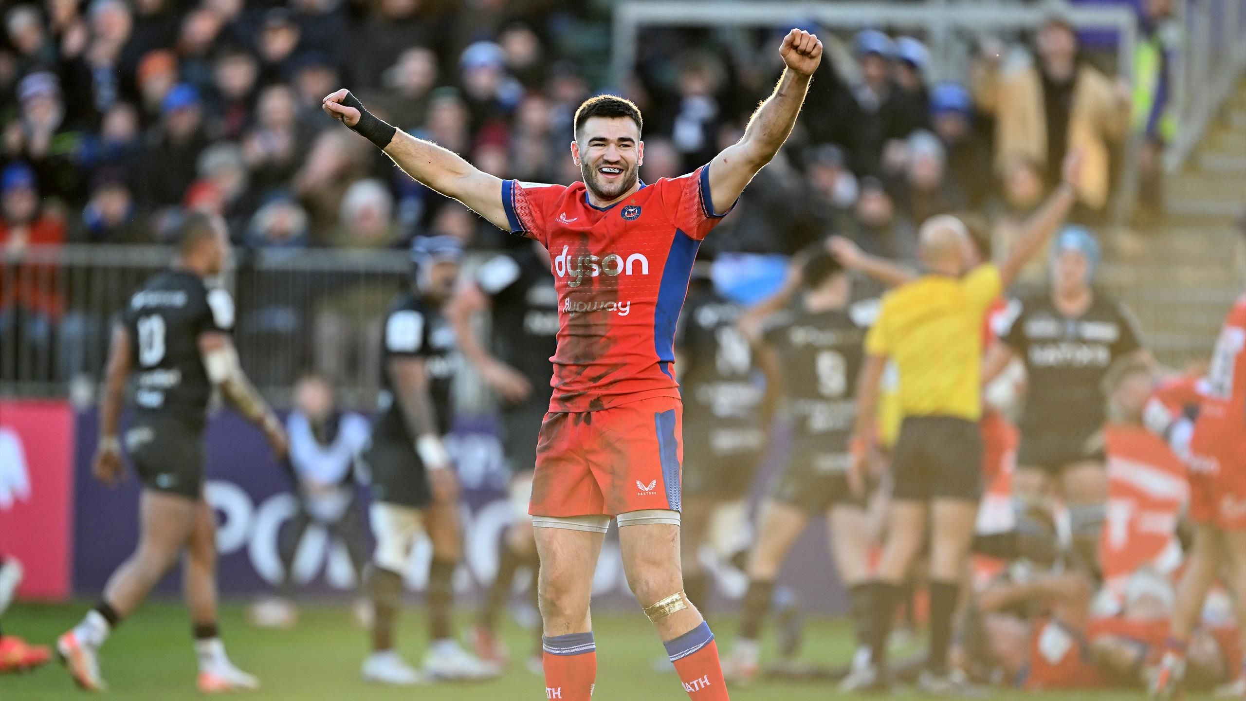 Will Muir sparks joyous scenes with late try as Bath edge past Racing ...