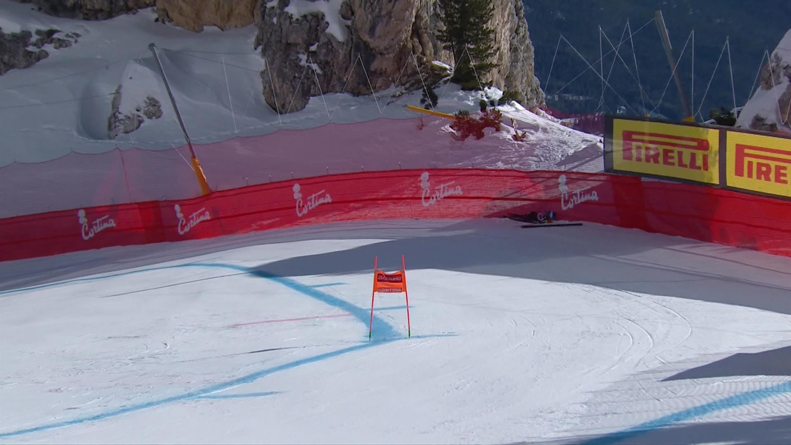 Mikaela Shiffrin crashes during women's Downhill and is helped off ...