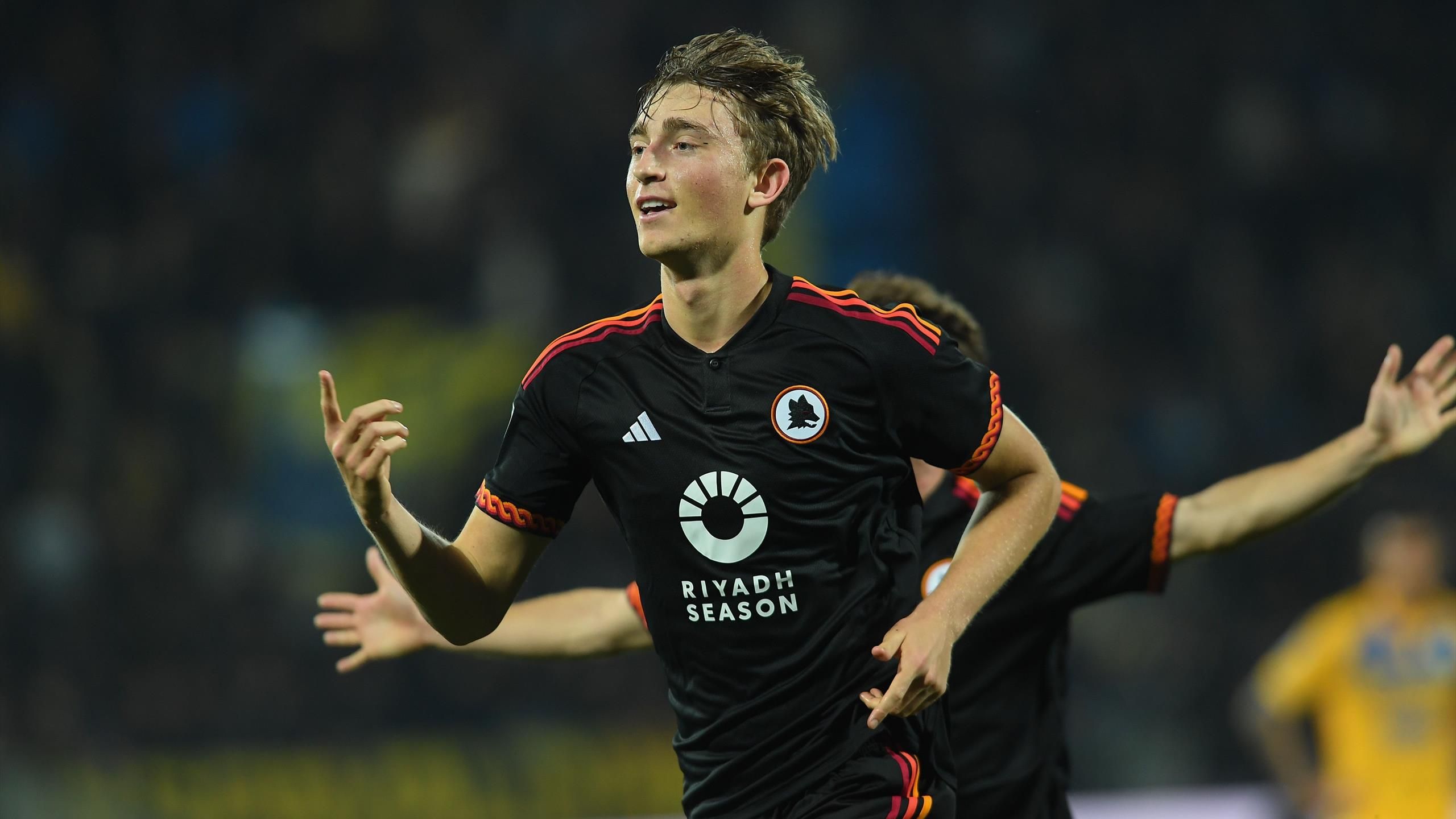 Dean Huijsen scores ‘magnificent’ long range goal for Roma against ...