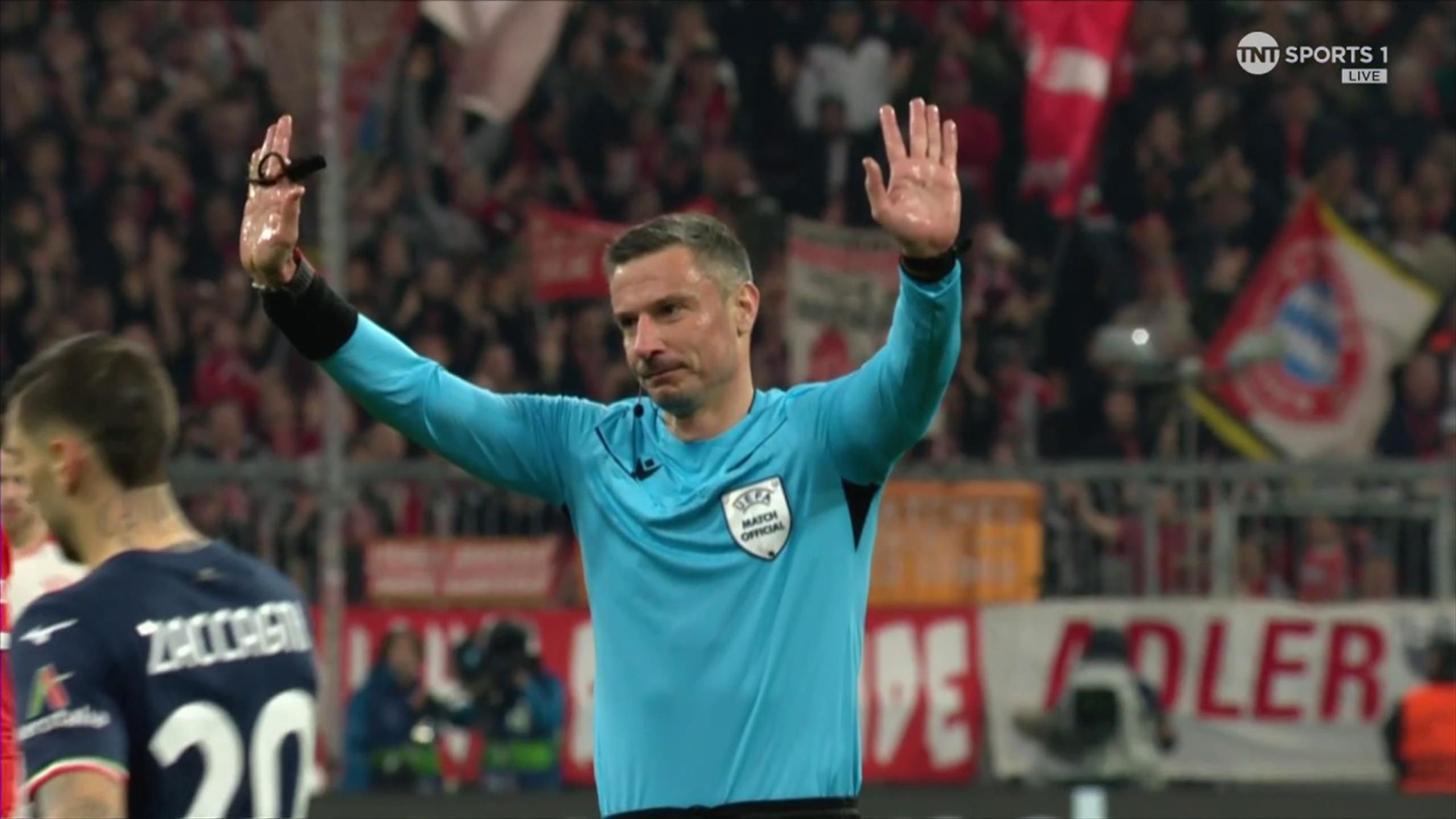 Referee slips, interrupts Bayern Munich attack in Champions League ...