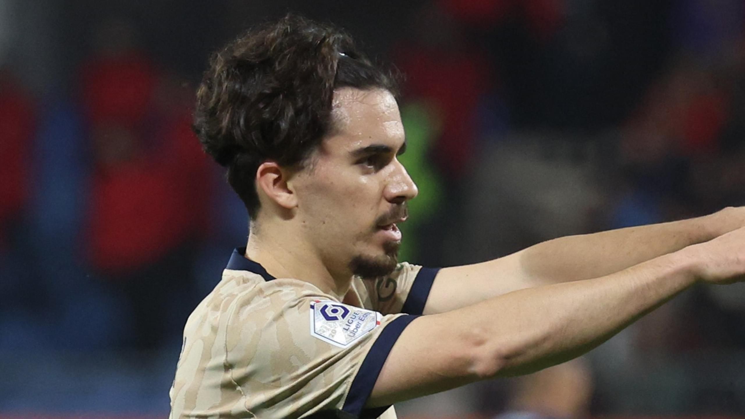 'Fantastic strike' - Vitinha fires PSG ahead against Montpellier with ...