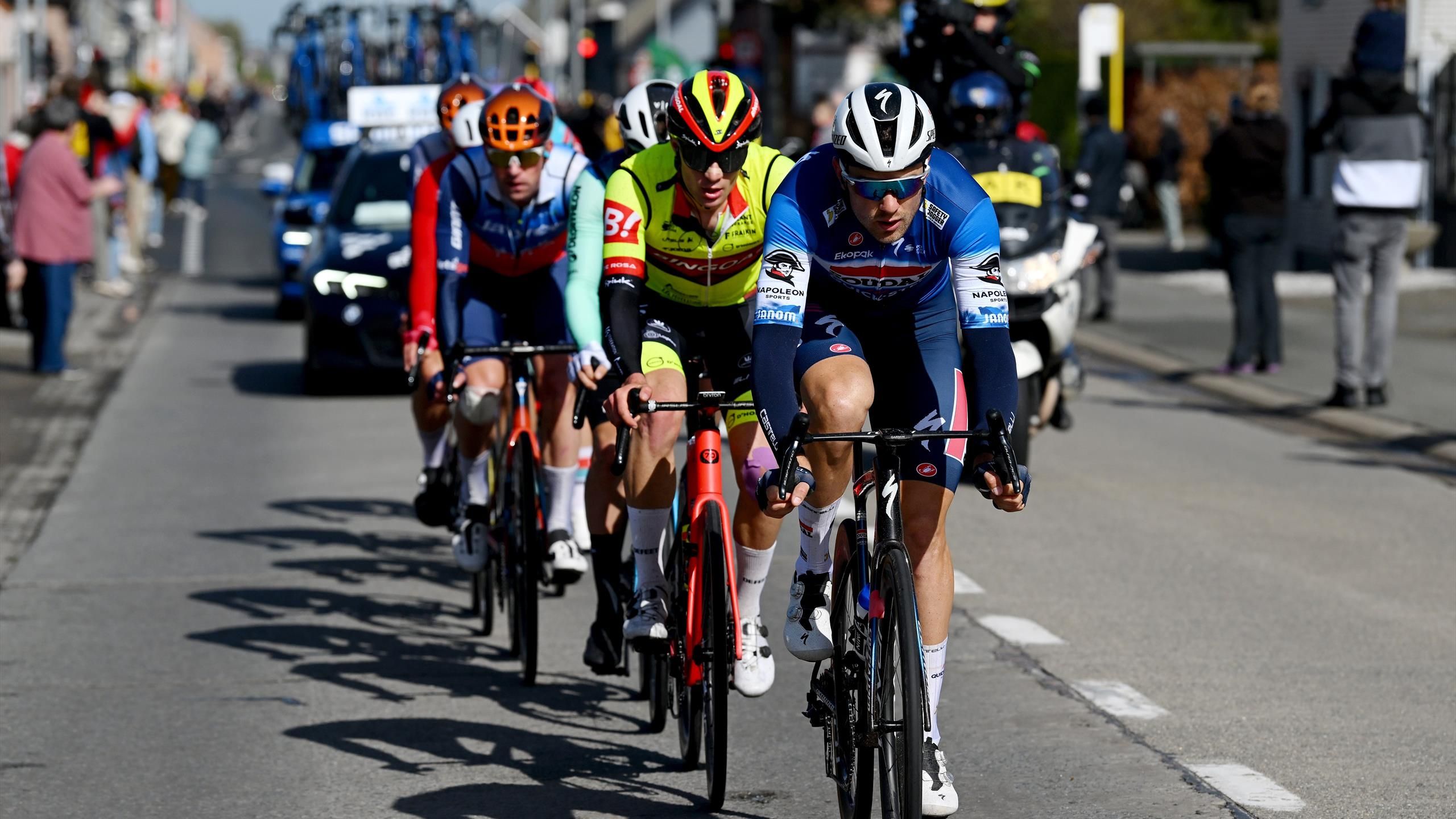Tour of Flanders 2024: 'What's gone on?' – Breakaway halted by train as ...