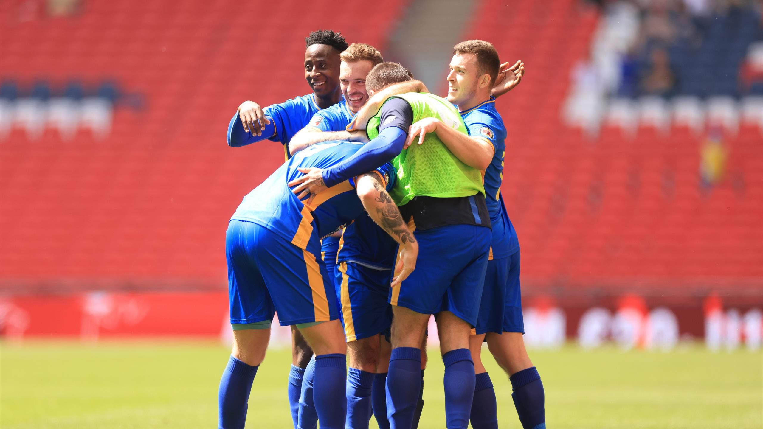 Sam Deering doubles Romford lead in FA Vase final against Great ...