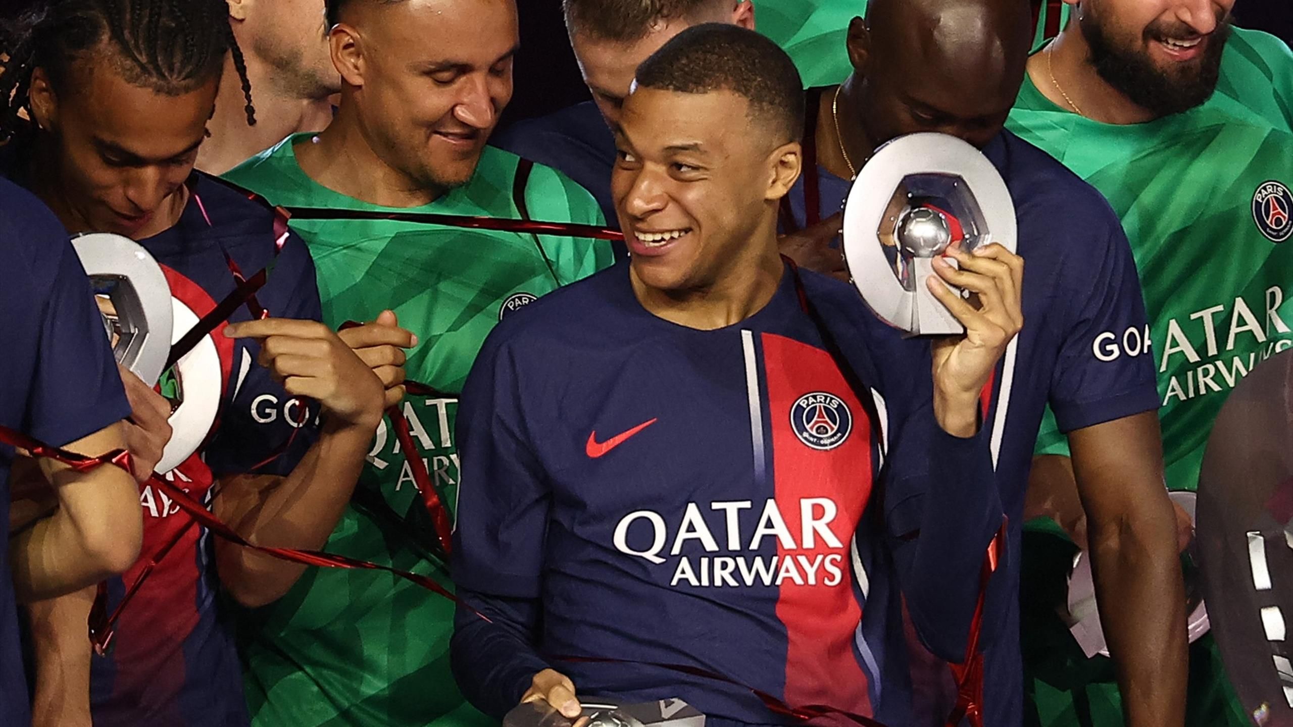 Kylian Mbappe: Emotional scenes as Paris Saint-Germain forward says ...